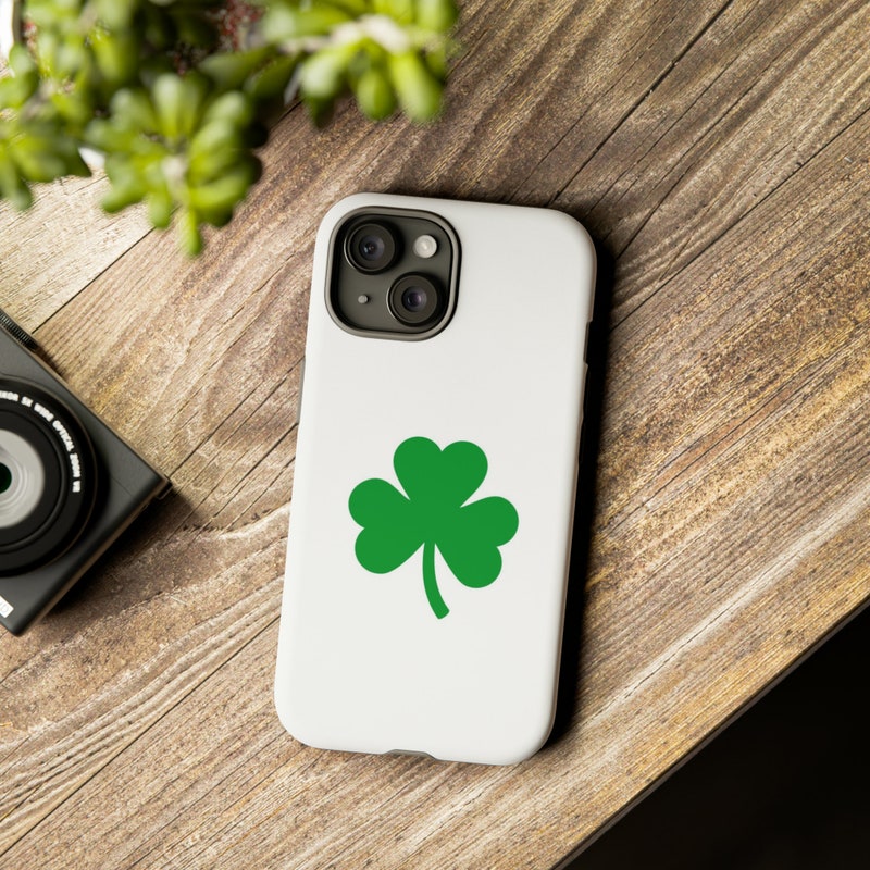 iPhone Charm Clover - Etsy