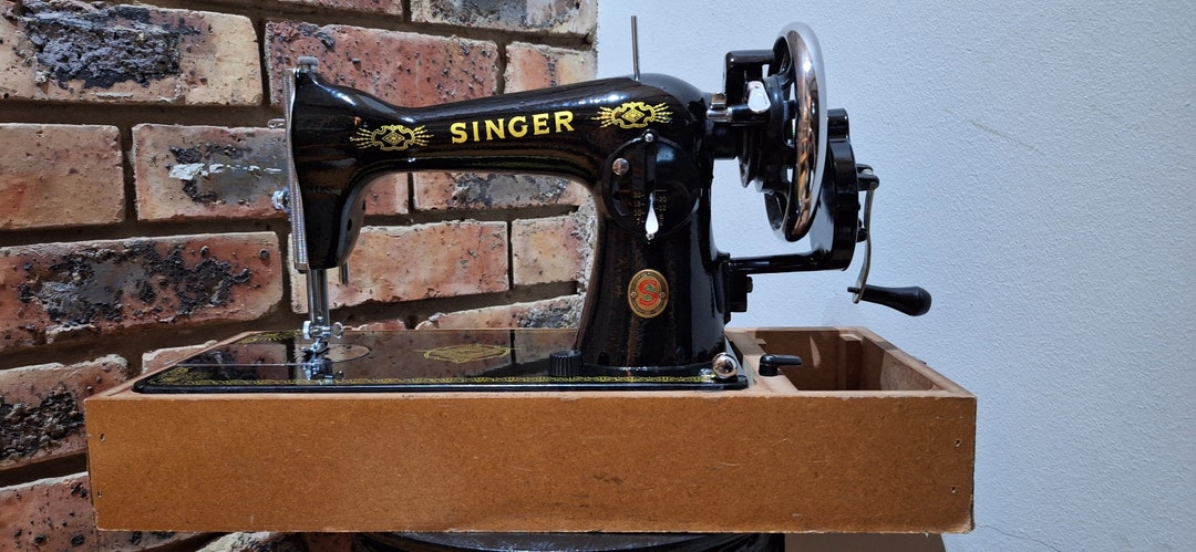 Vintage Singer Hand Crank 15K Sewing Machine Circa. 1950's With RAF ...