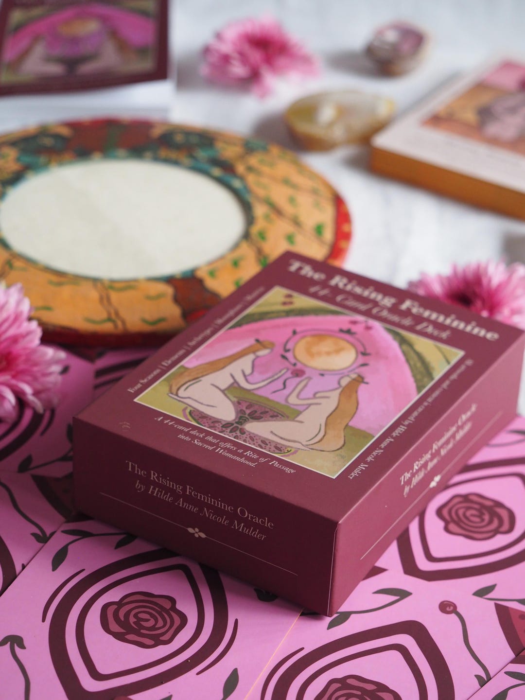 The Rising Feminine Oracle Deck: 44 Cards, Guidebook, Goddess Tarot ...