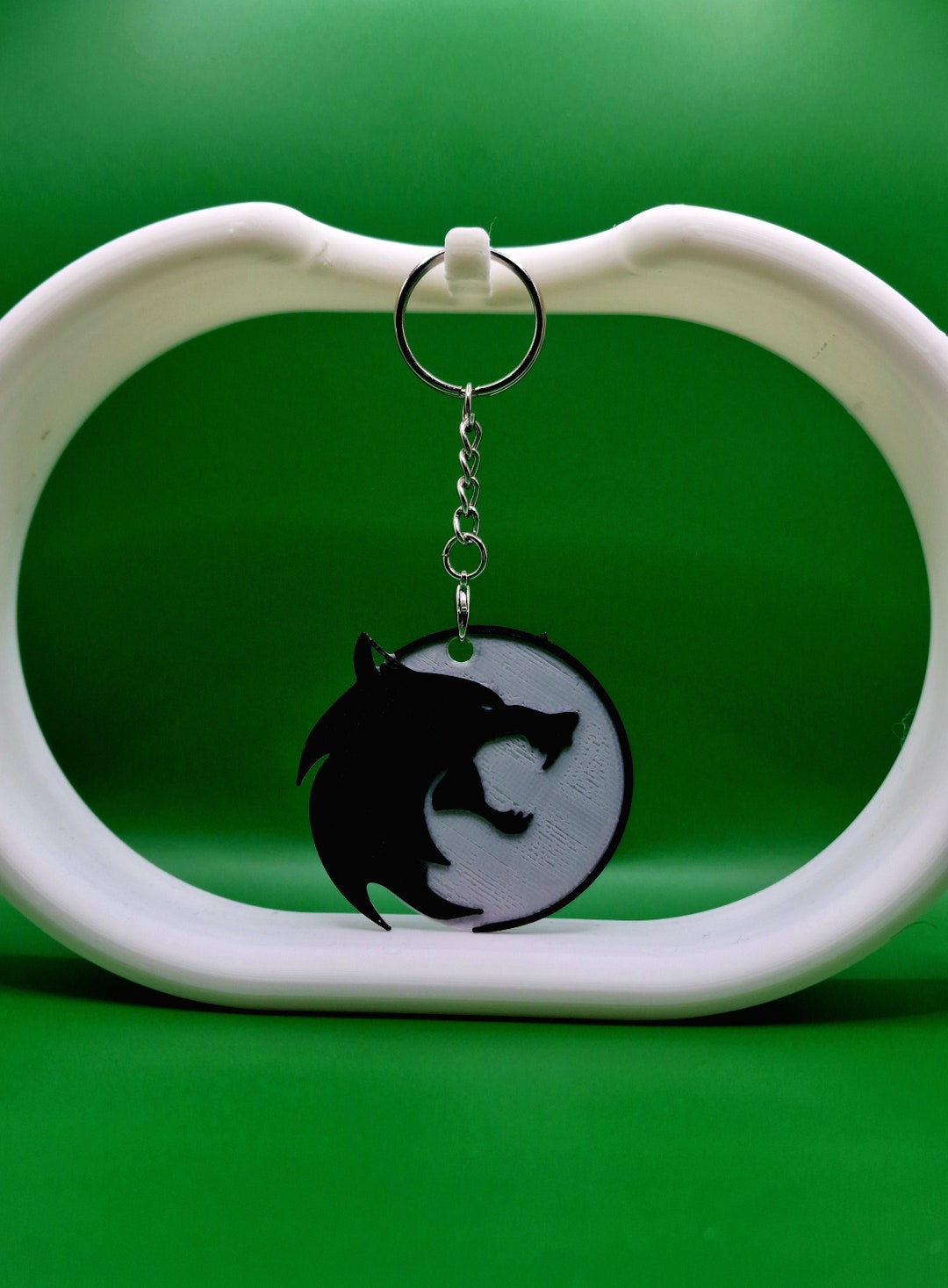 The Witcher School of the Wolf Keyring - Wolf Symbol Keychain, Geralt ...