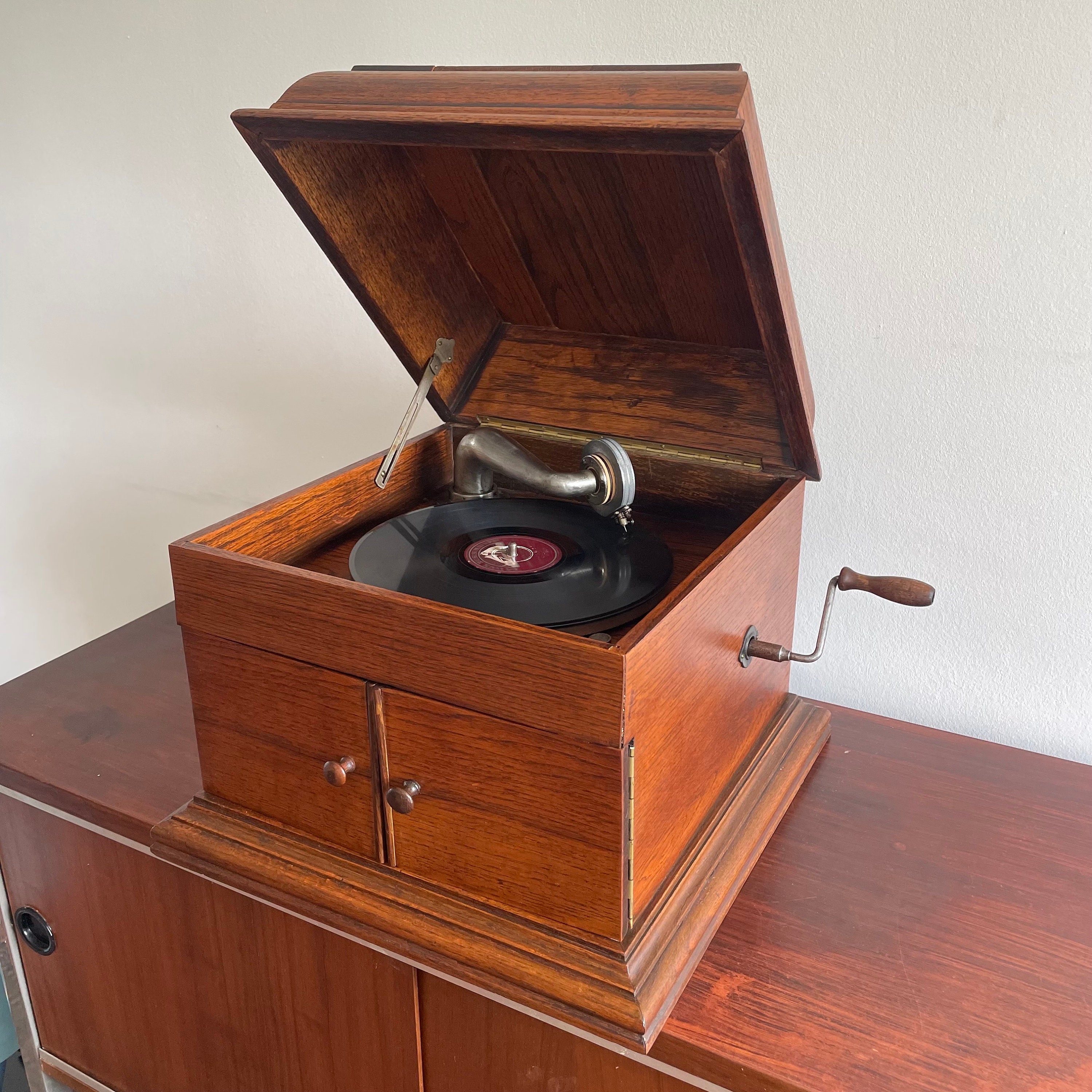 Antique Wind-up Gramophone by La Voix De Son Maître his Master's Voice ...