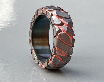 Acid etched superconductor ring with obsidian facets store