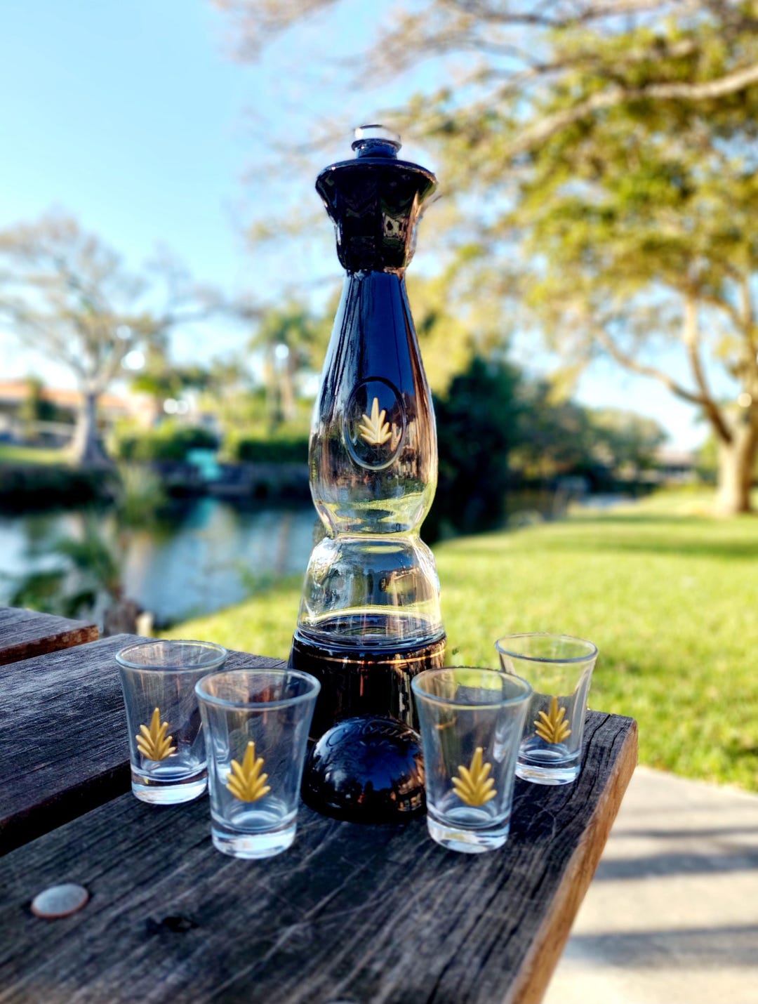 Clase Azul Oro Tequila Bottle With 4 Shot Glasses: Hand-painted ...