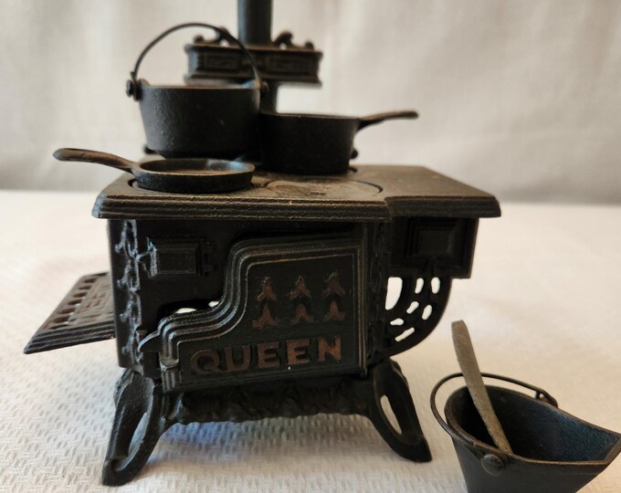 Child's Toy Vintage Queen Cast Iron Stove Set Complete With Pots and ...