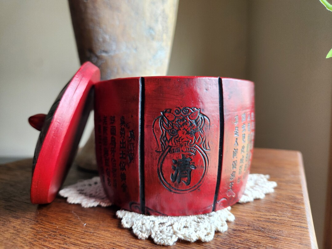 Beautiful Red Chinese Bowl W/lid Great Quality and Detailed Chinese ...