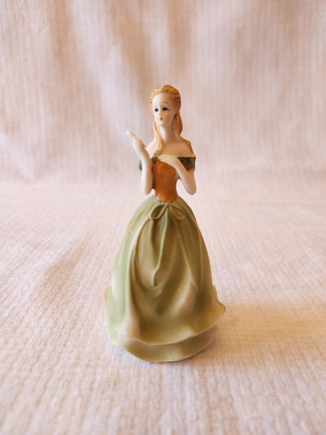 Vintage Polystone Victorian Lady Figurine Holding Mirror Vanity Decor 5 ...