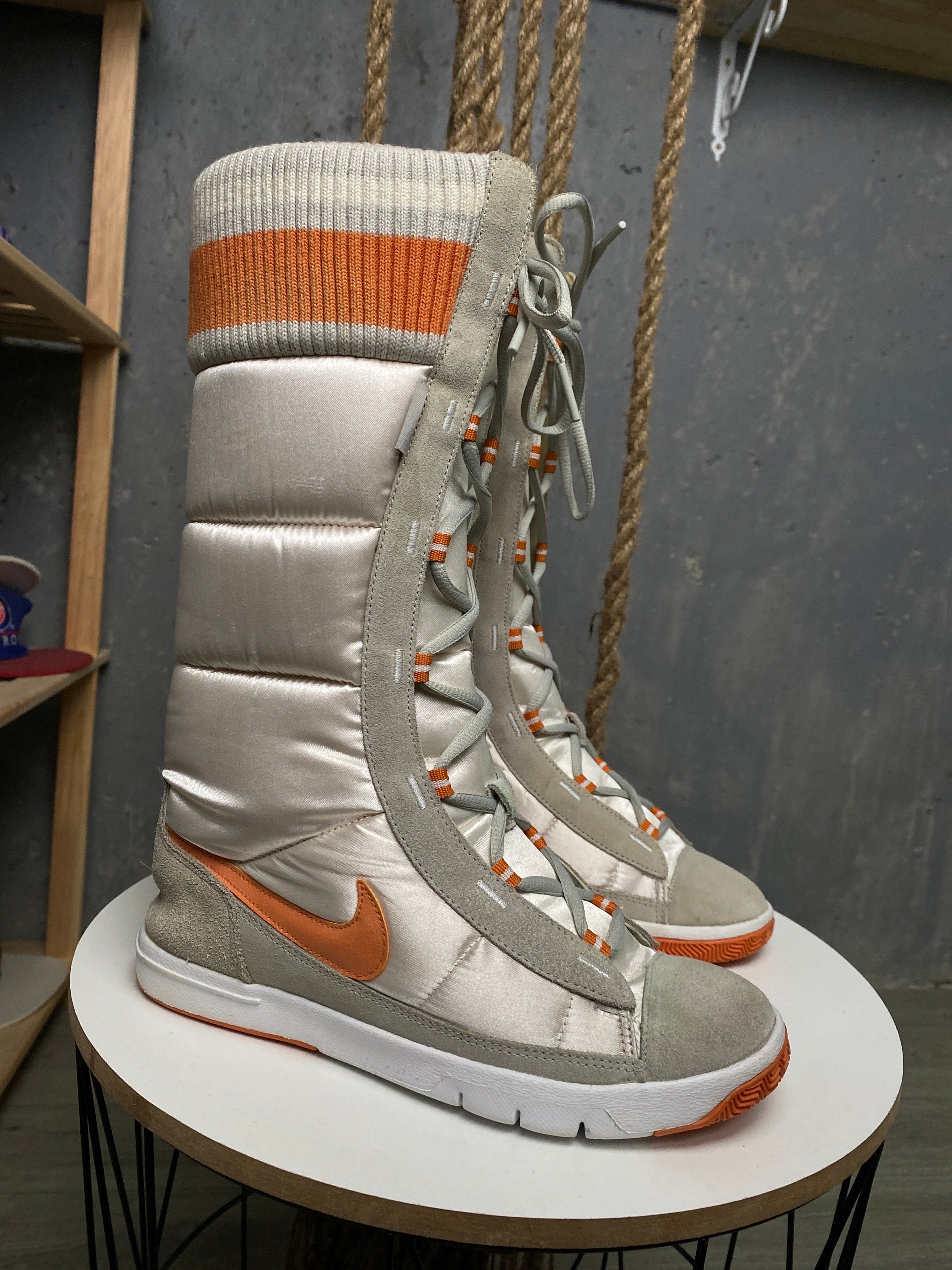 Nike Vintage Hi-top Sneakers Boots Y2K Avant Garde Us 6; EU Nike Vintage Hi-top Sneakers Boots Y2K Avant Garde Us 6; EU