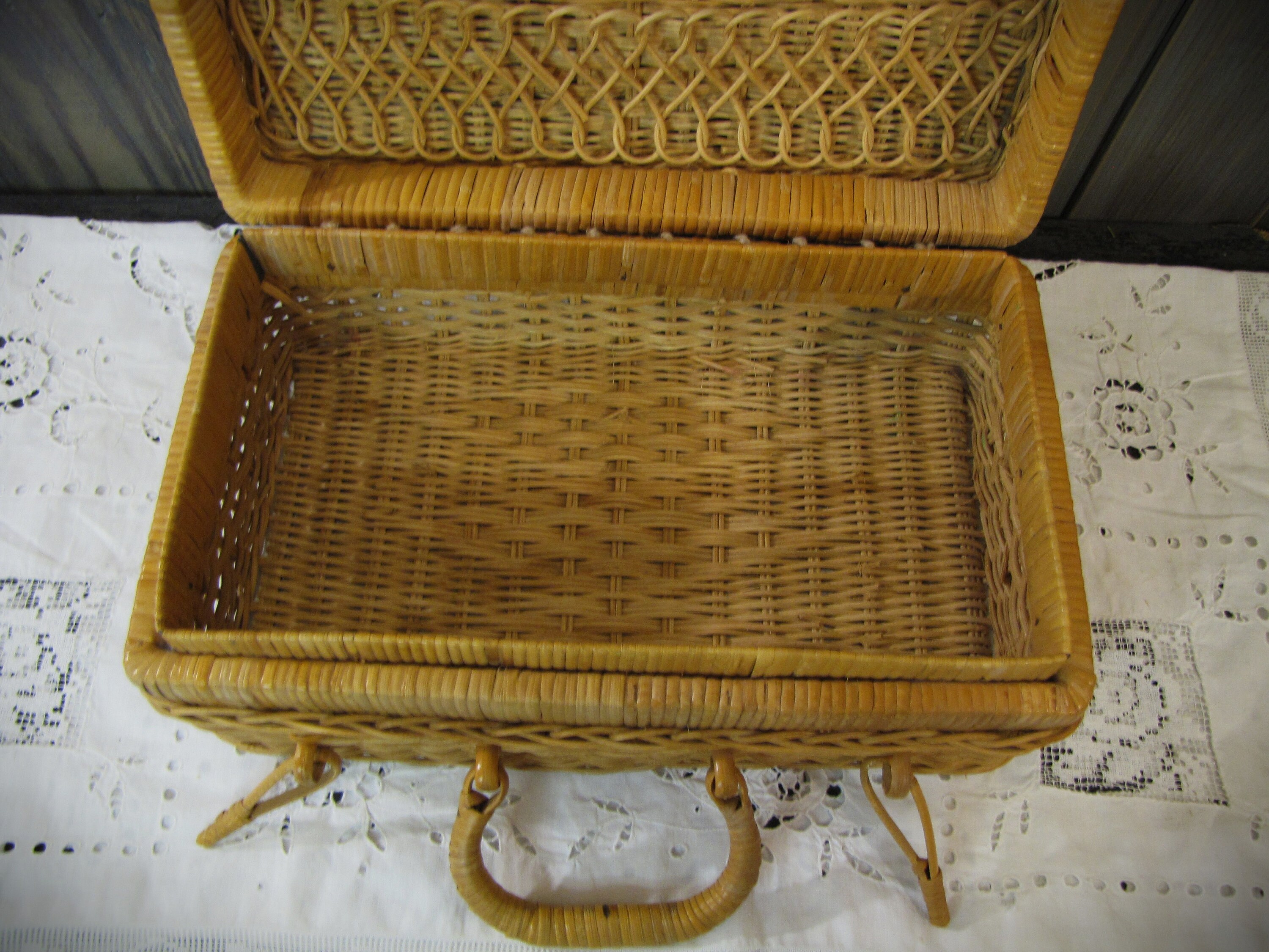 Small Vintage Wicker Suitcase, 70s Wicker Bag, Boho Chick Storage ...