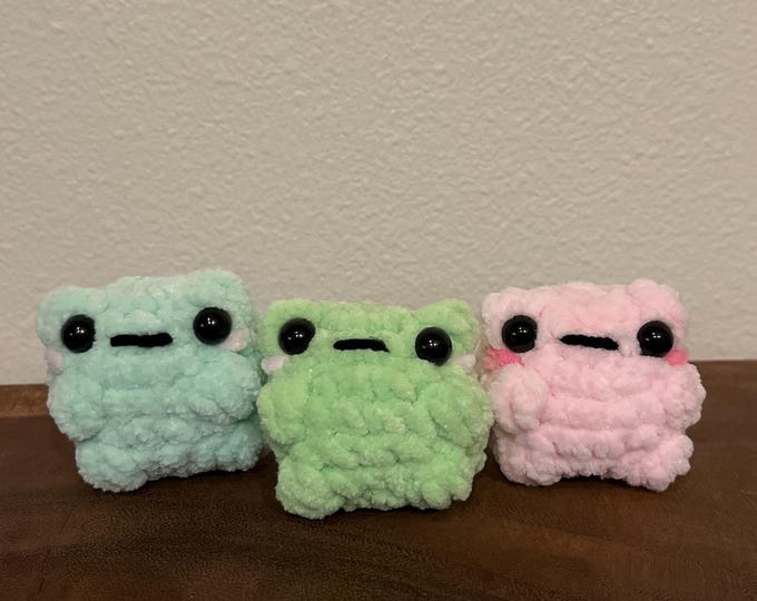 Crochet Mini Frog Plush, Fluffy Amigurumi Pocket Frog - Etsy