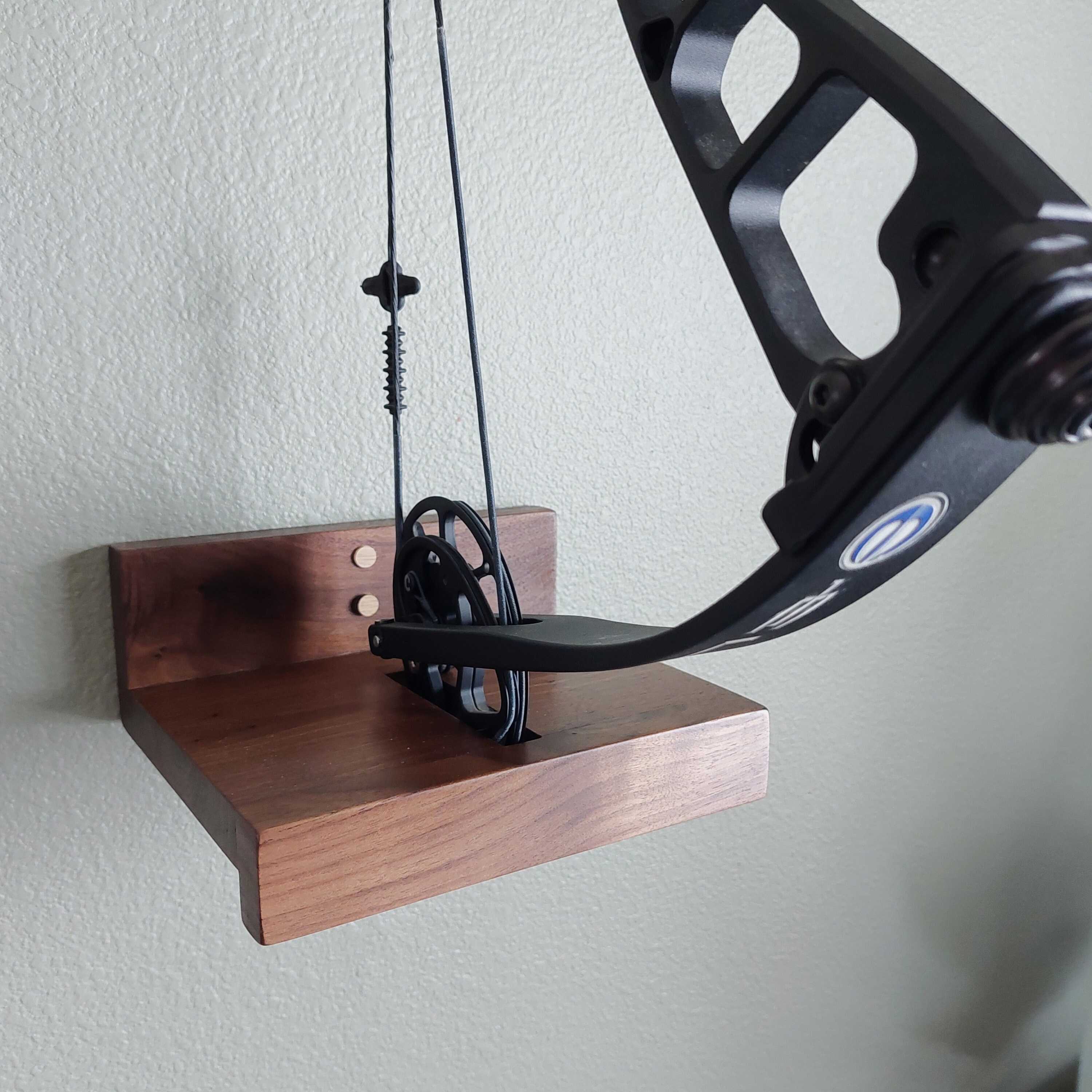 The Adjustable Bow Rack Walnut Compound Bow Wall Holder W/ Click-latch ...