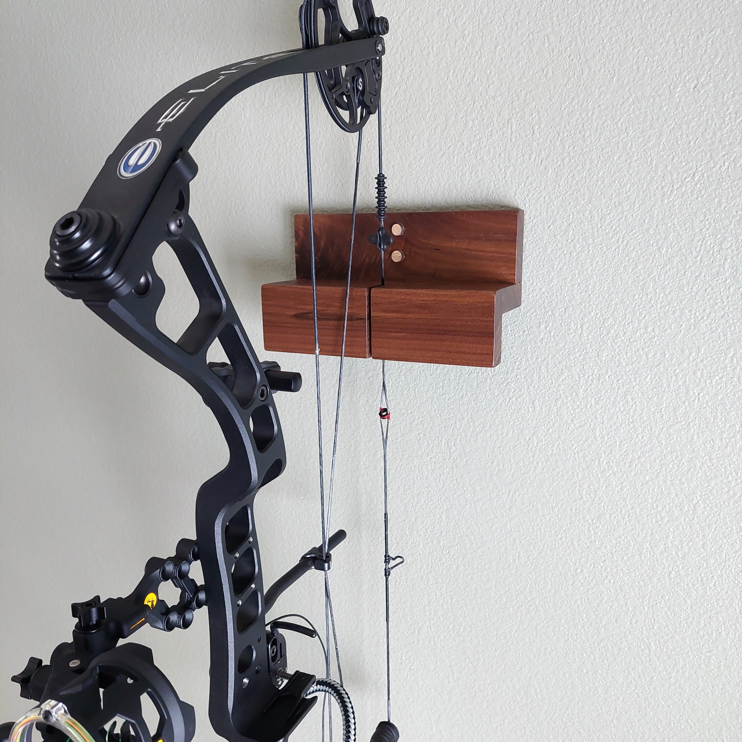The Adjustable Bow Rack Walnut Compound Bow Wall Holder W/ Click-latch ...