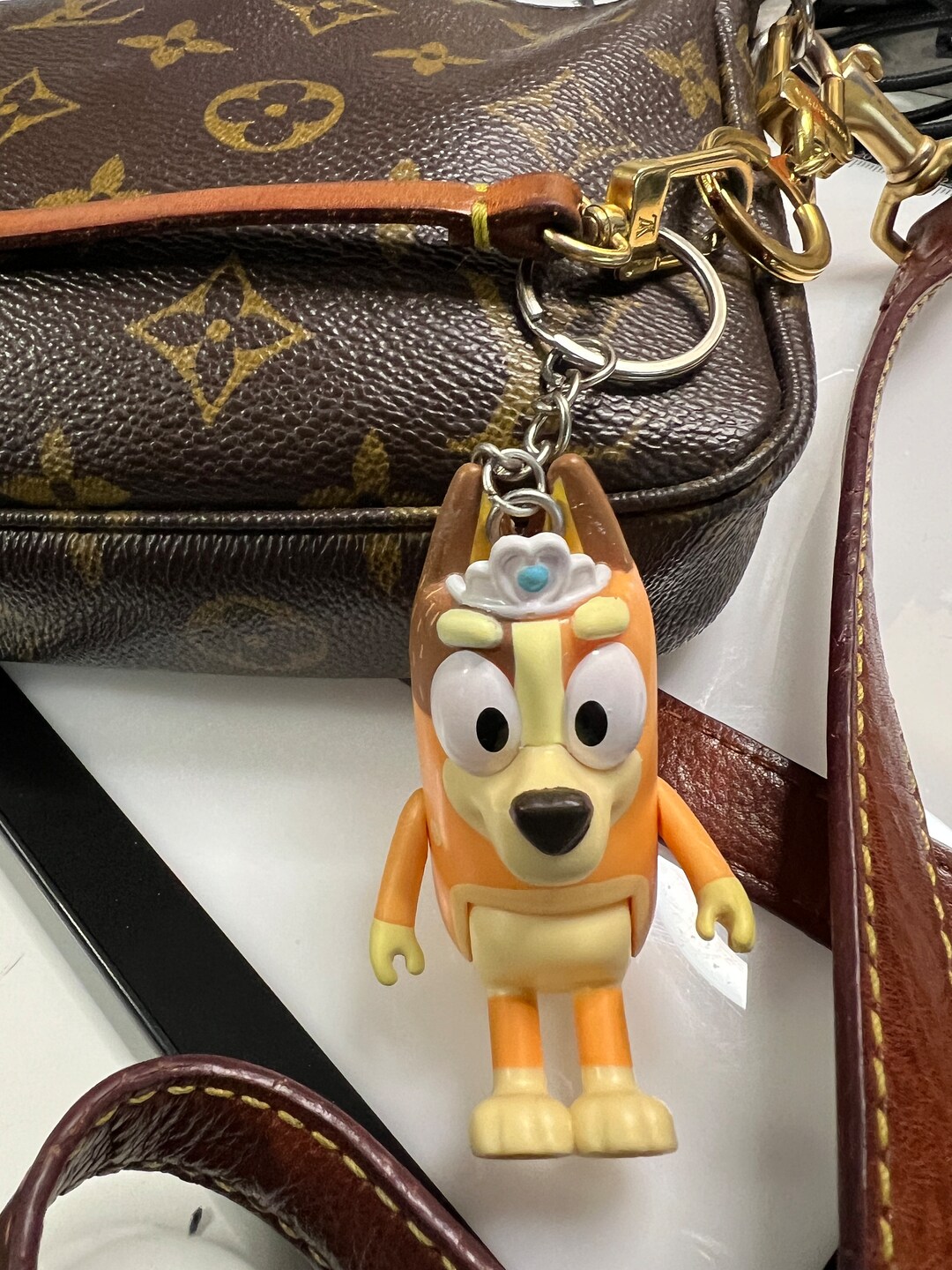 Mum (chilli) With Crown Keychain (mum002) - Etsy