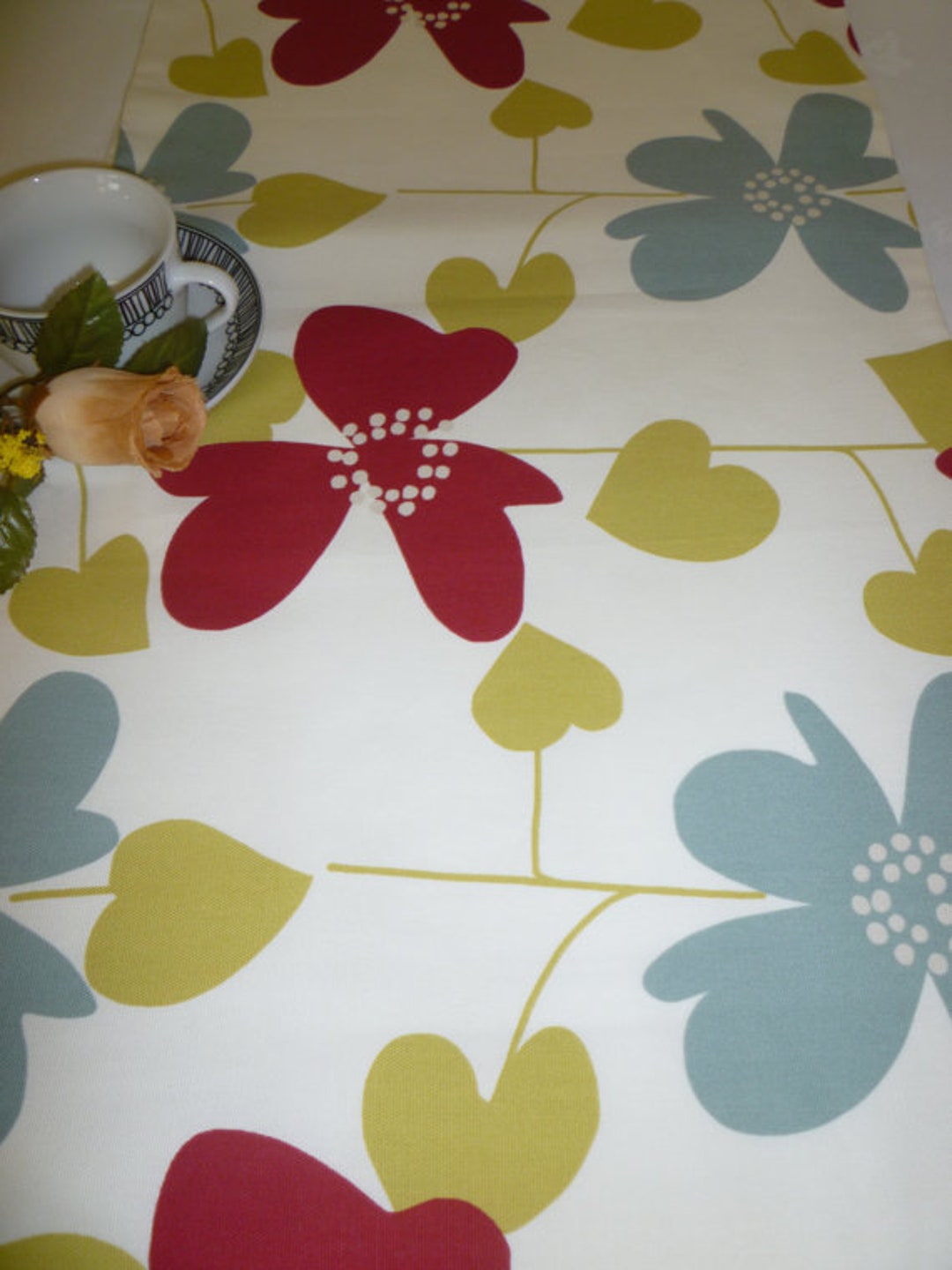 Raspberry Red Table Runner Sideboard Retro Funky Flower Modern Coffee ...