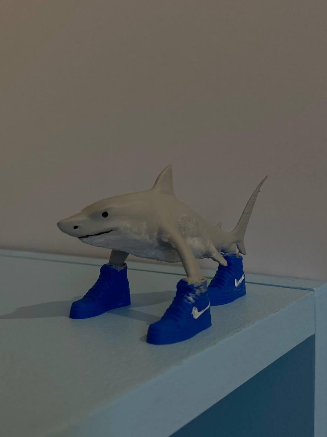 Figura de tubarão meme TRALALERO TRALALA – decoração de mesa divertida ...