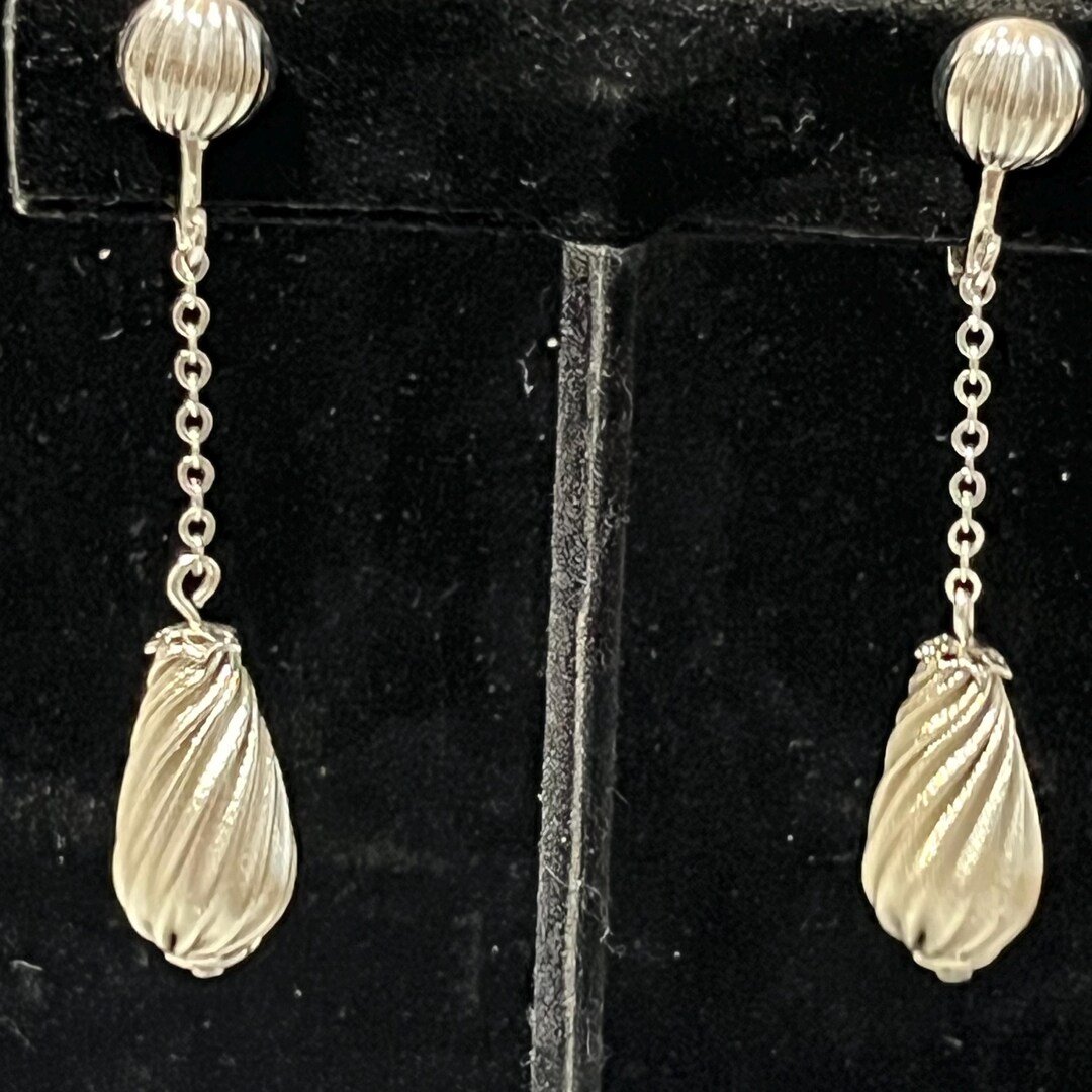Vintage Twisted Teardrop Shaped Dangle Drop Swirl Silver Tone Clip on ...