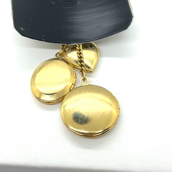 1928 signed, three picture locket, Charm Brooch, gold… - Gem