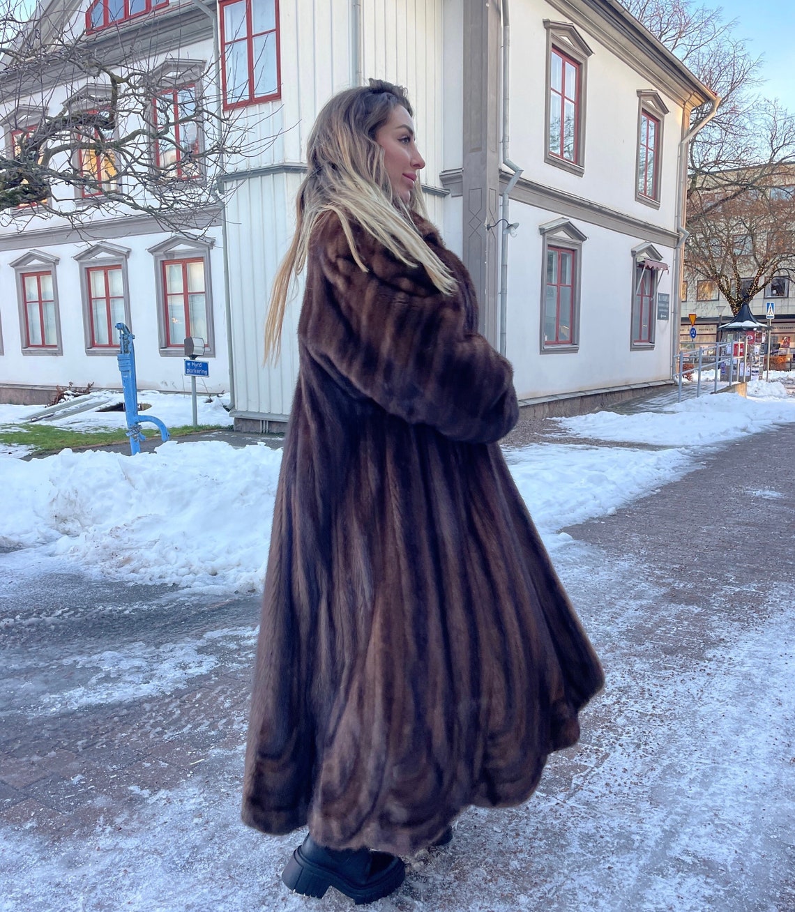 Showstopper Full-length SAGA Mink Fur With Stunning Details - Etsy
