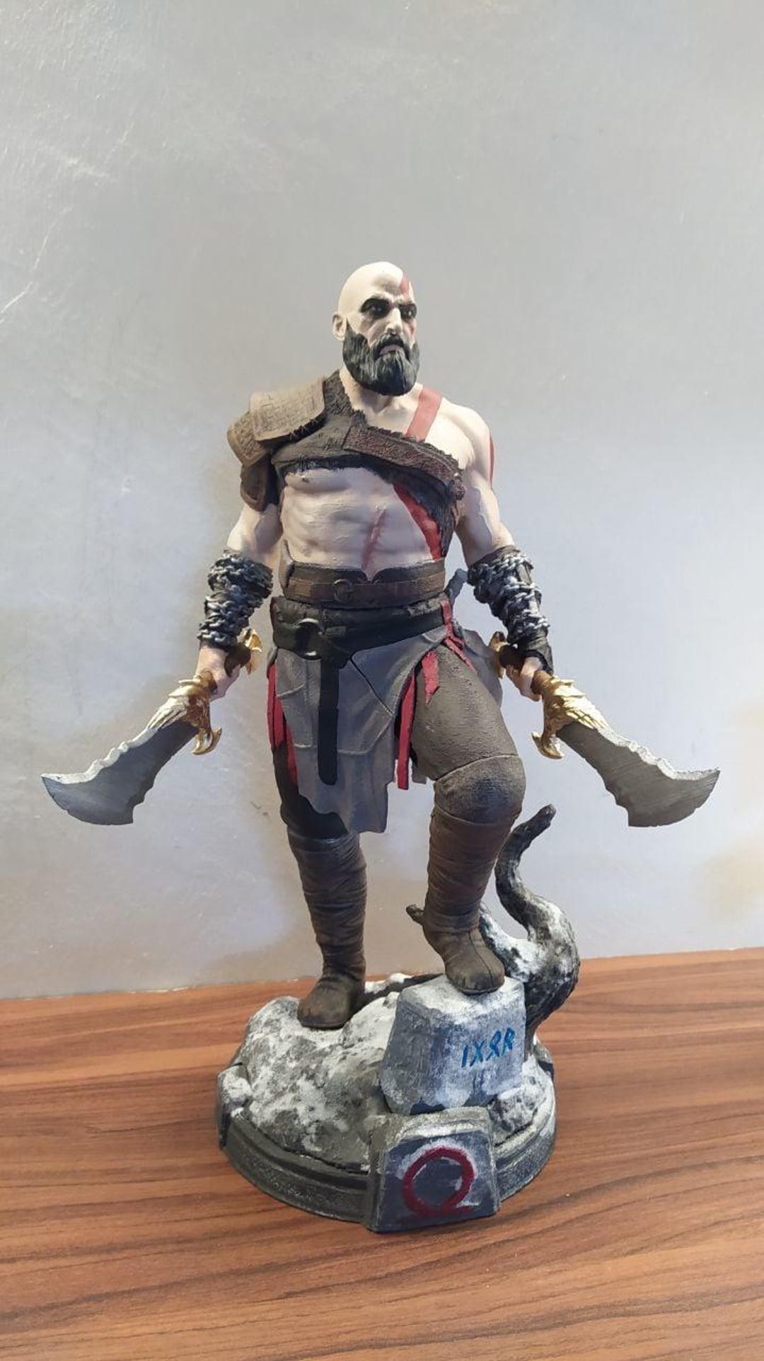 Kratos God of War Statue, 35cm Detailed Figure With Blades of Chaos ...