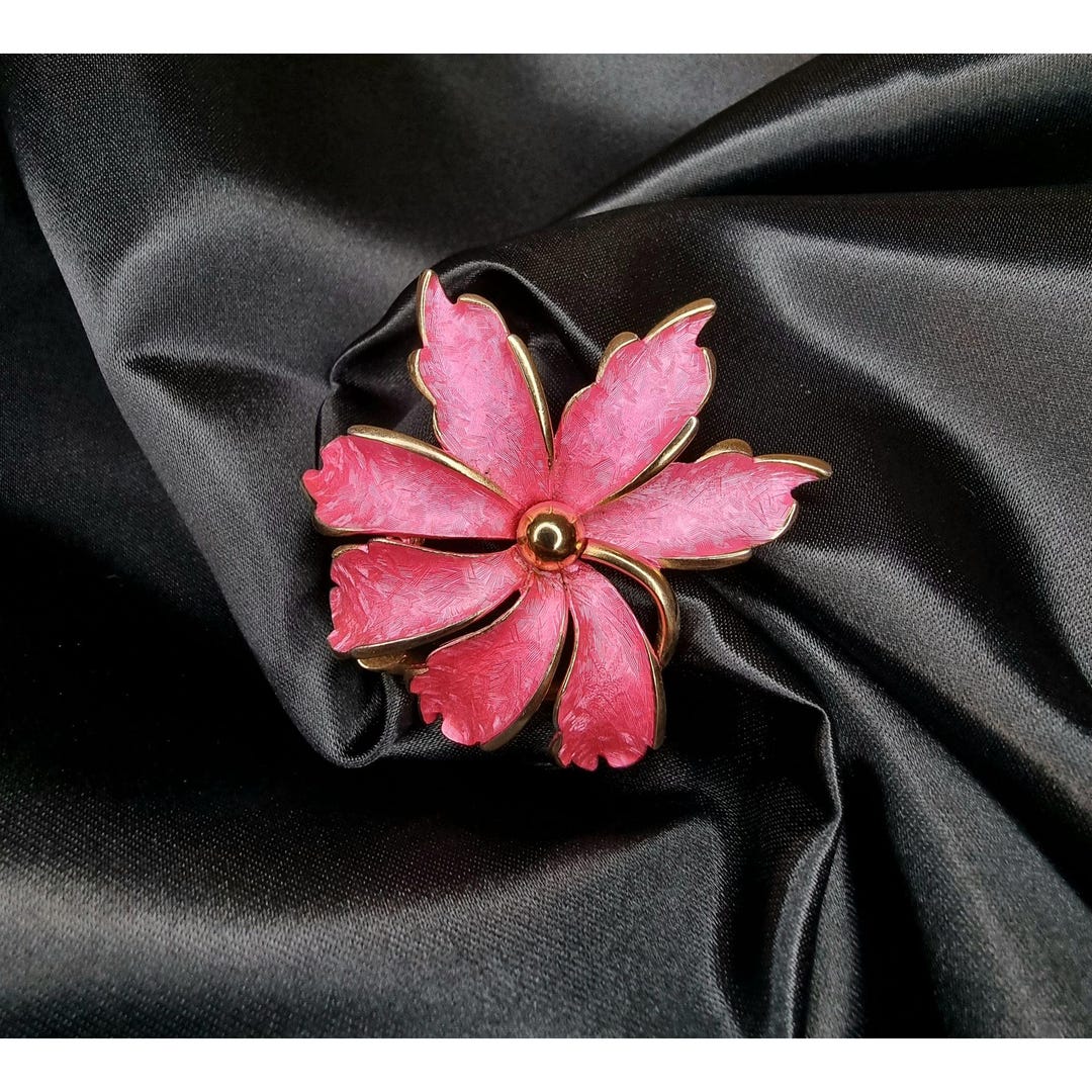 Vintage Pink Floral Brooch With Gold-tone Metal & Textured Petals - Etsy