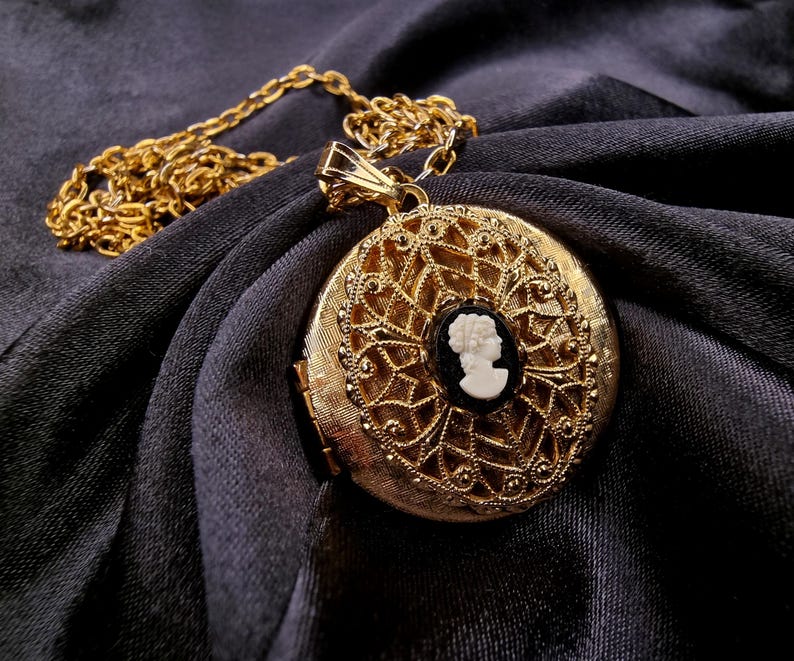 Vintage Rare Find Locket Pendant Gold Tone Black White Cameo Necklace - Etsy
