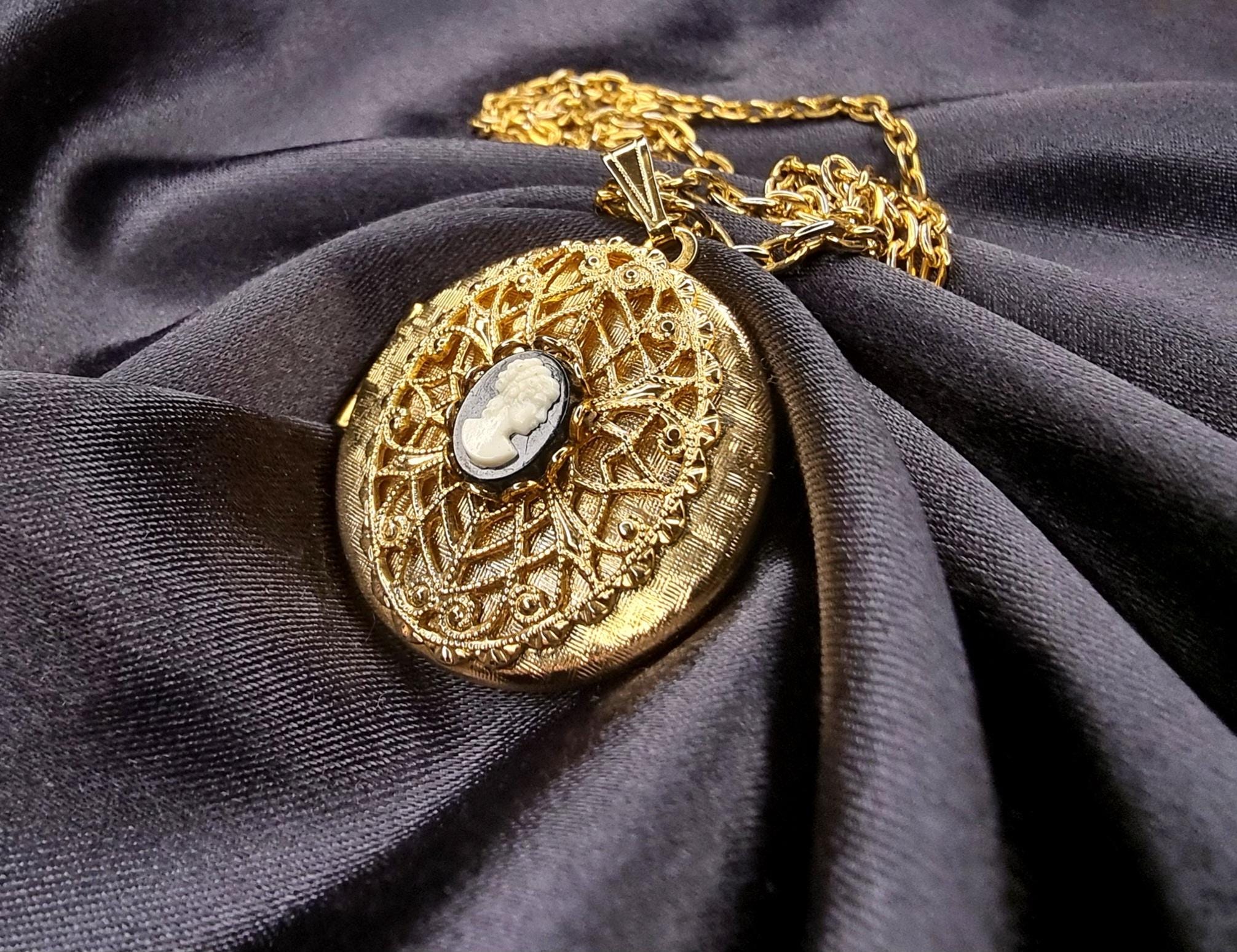 Vintage Rare Find Locket Pendant Gold Tone Black White Cameo Necklace - Etsy