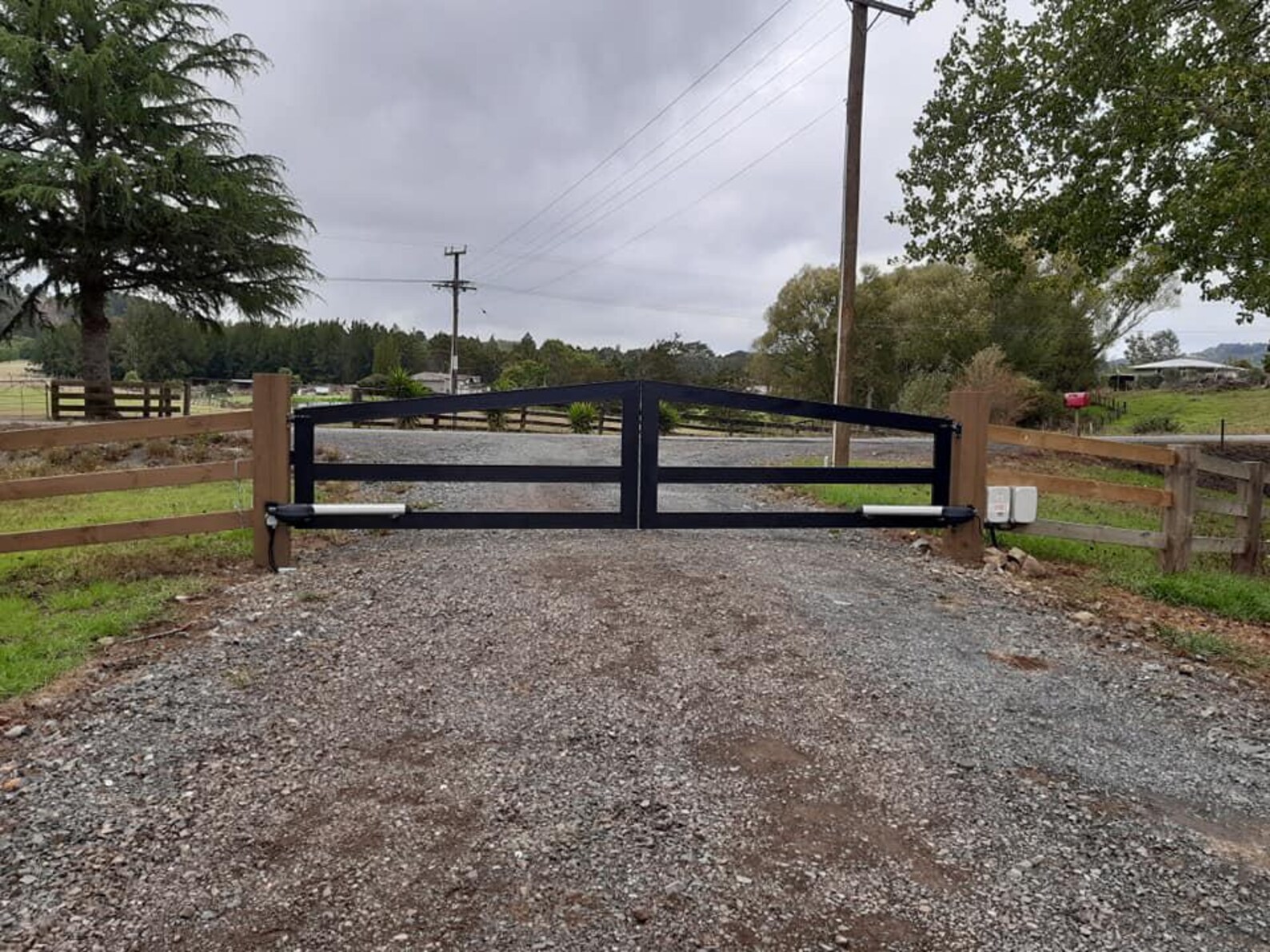 Sample Farm Style Metal Driveway Gate _ Canadian Crafted Excellence_gg ...