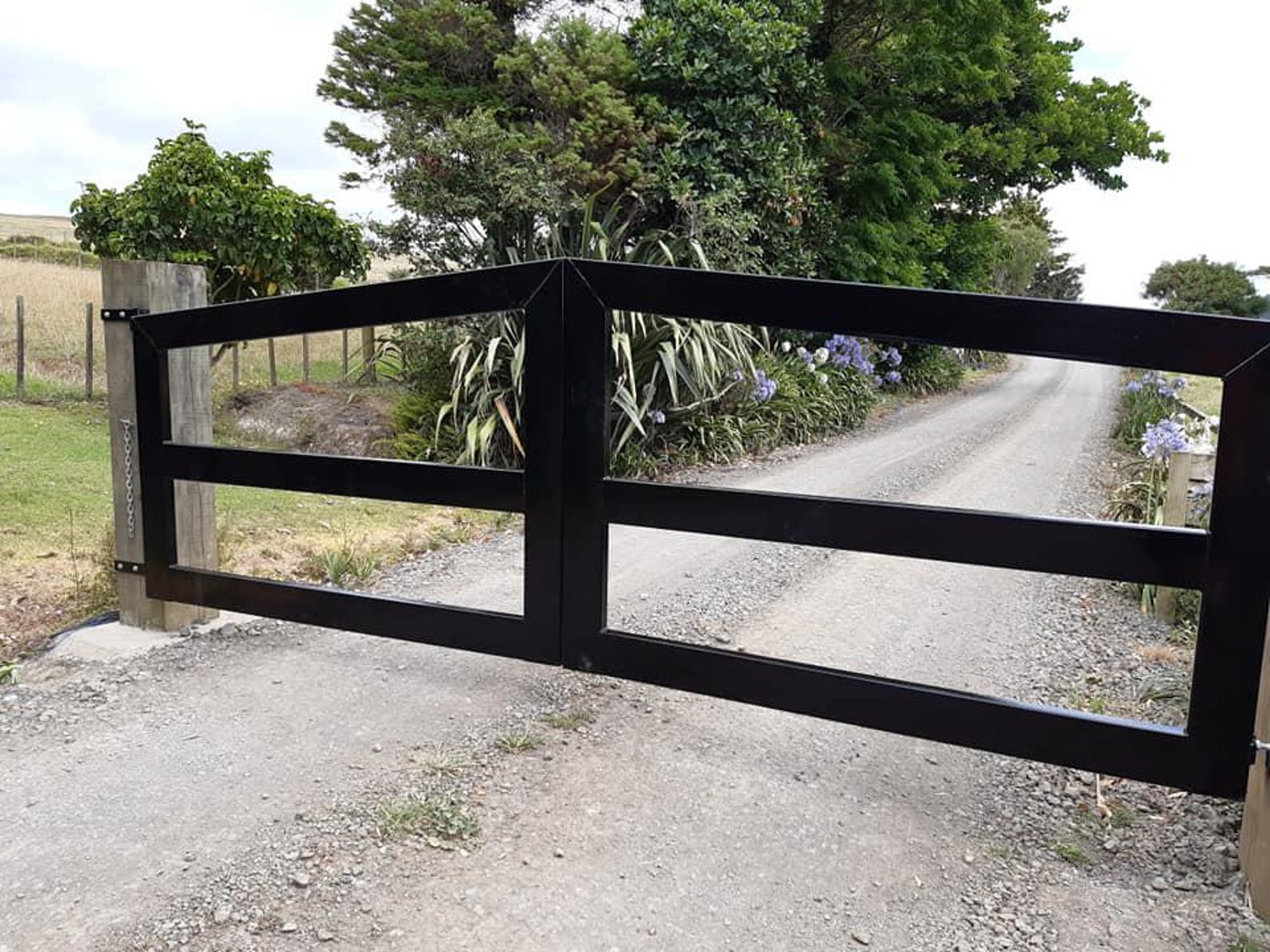 Sample Farm Style Metal Driveway Gate _ Canadian Crafted Excellence_gg ...