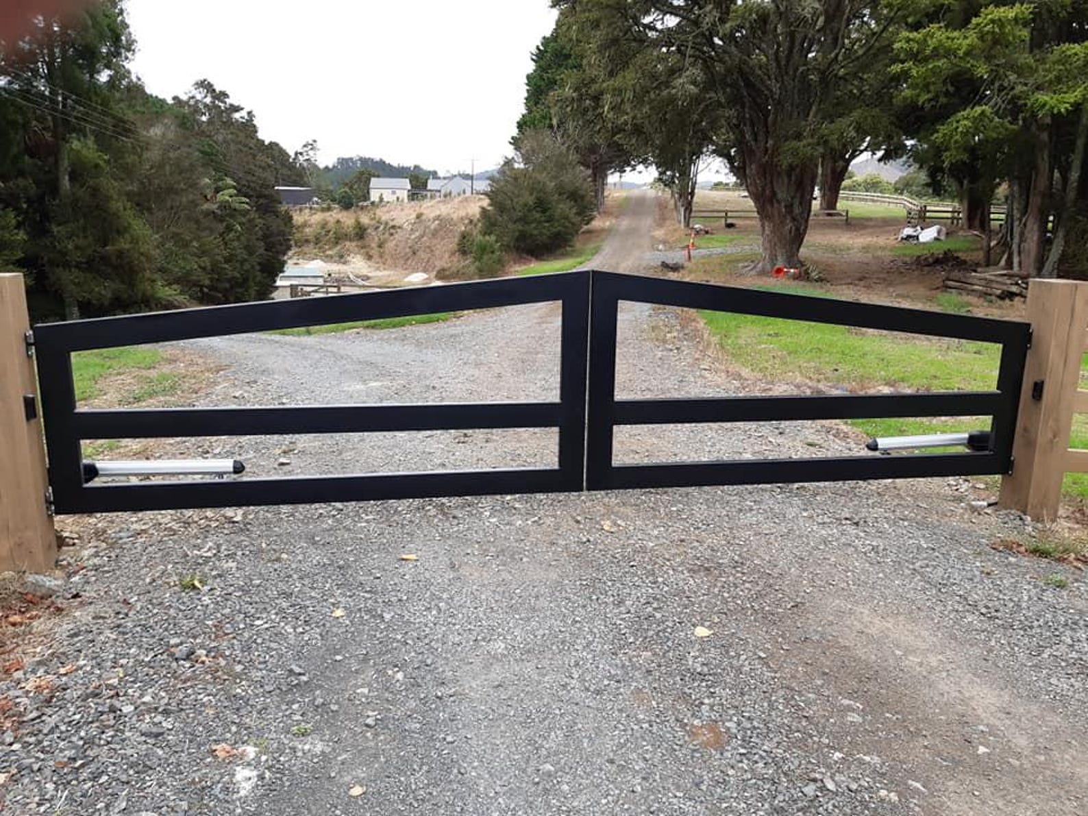 Sample Farm Style Metal Driveway Gate _ Canadian Crafted Excellence_gg ...