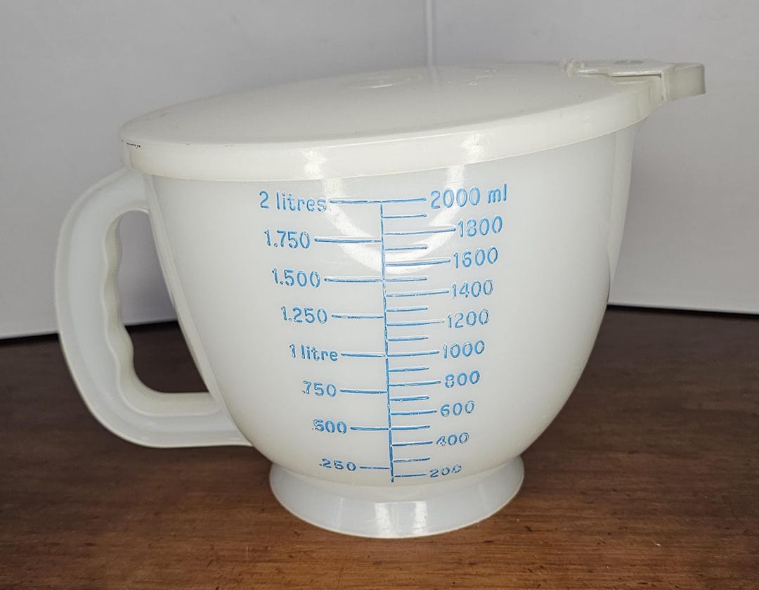 Vintage Tupperware 8 Cup Measuring Cup WITH Lid, Dual Color (red Side ...