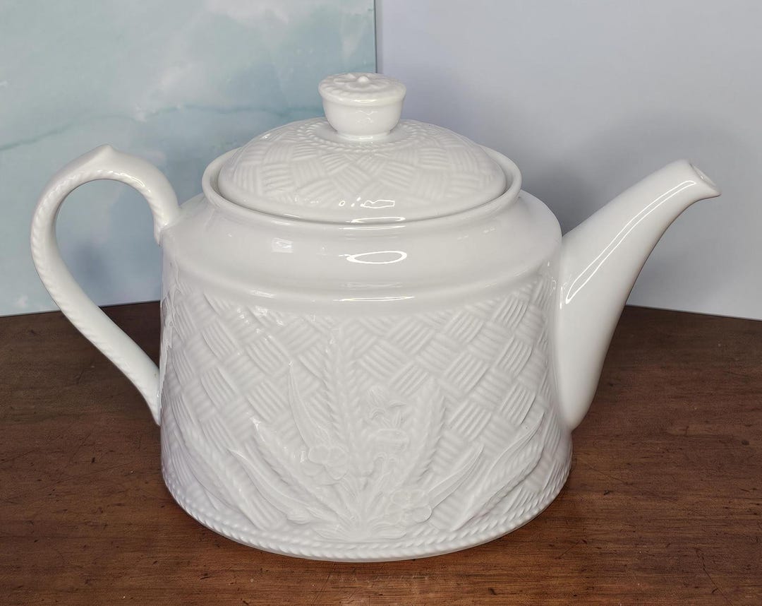 Vintage White Fine Porcelain Teapot With Lid. England's Royal Worcester ...