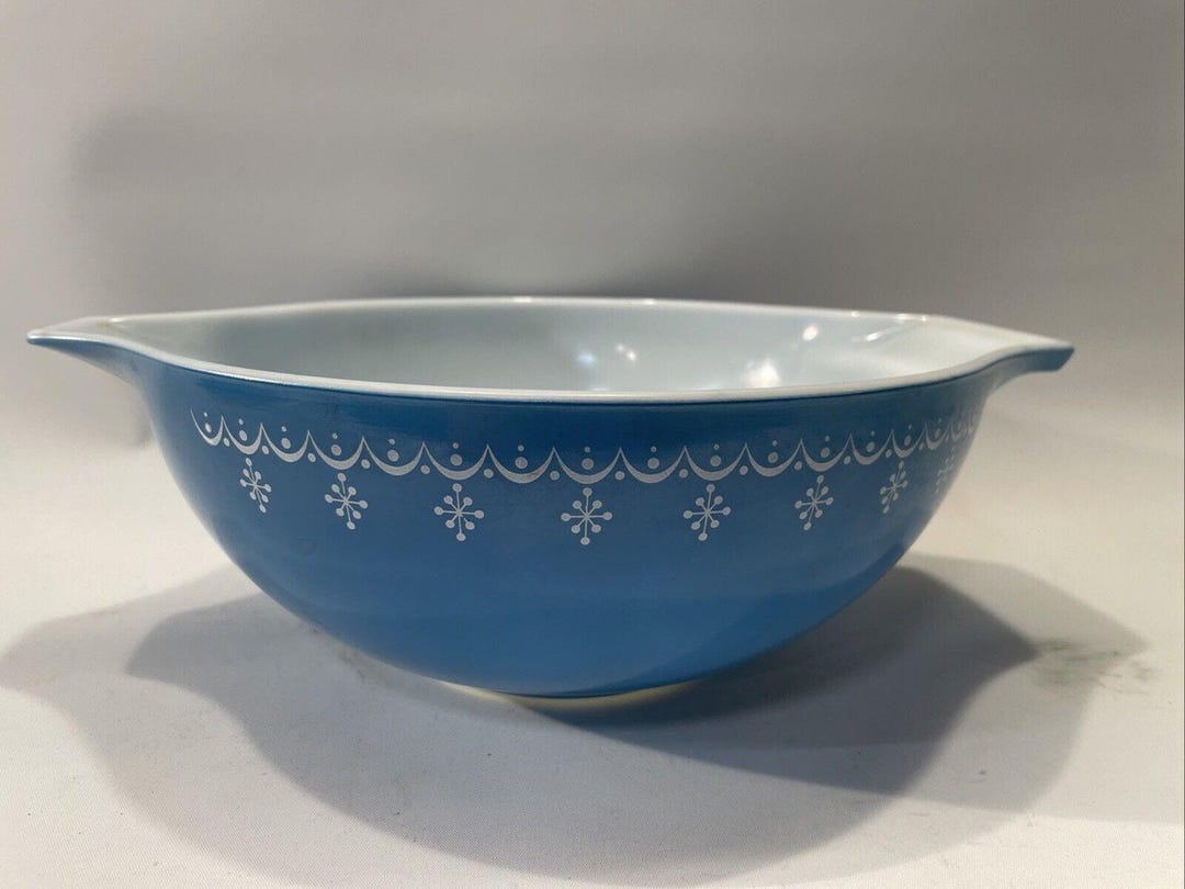 Vintage Pyrex Blue Snowflake Garland Cinderella Mixing Bowl 4 Qt 444 - Etsy