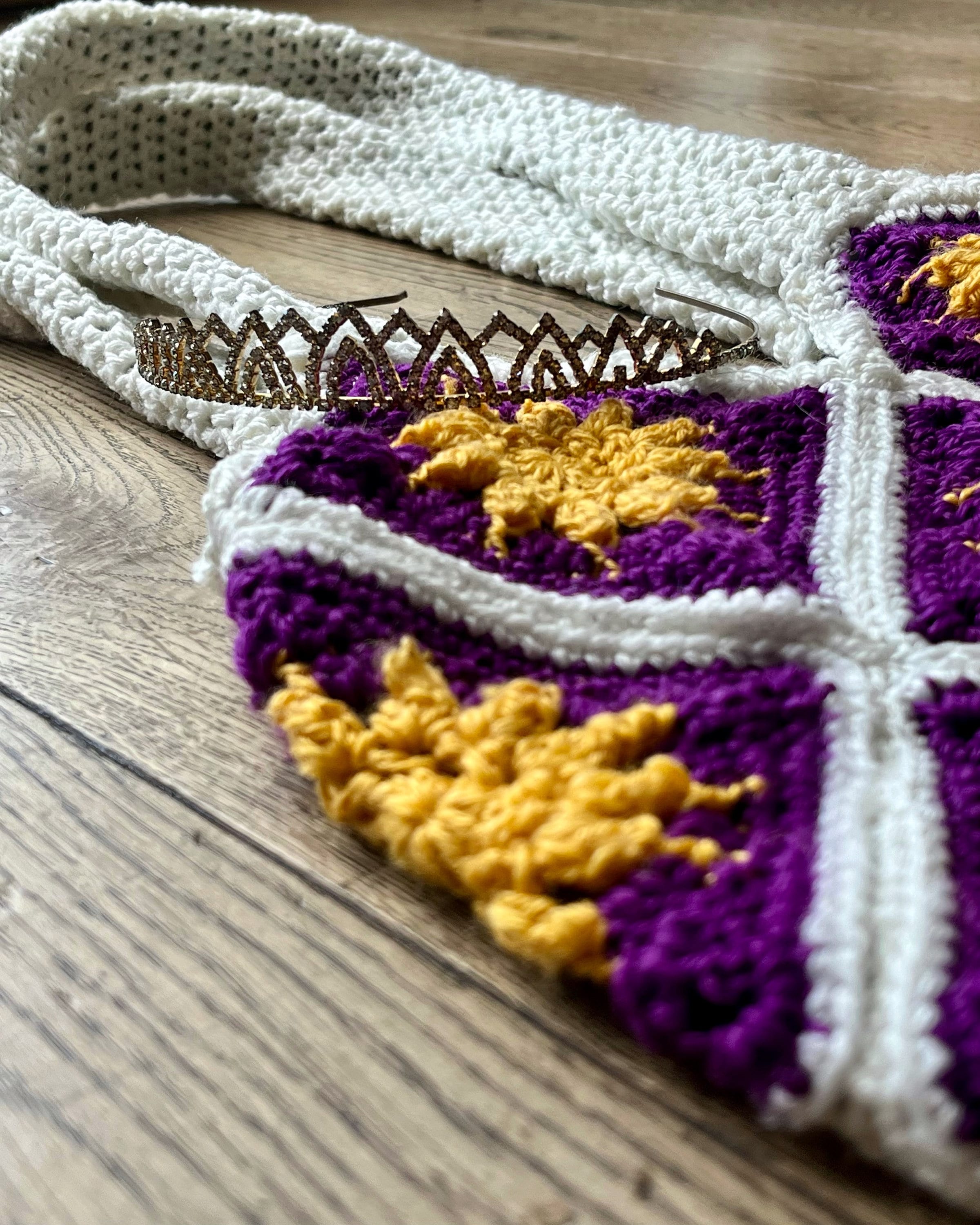 Rapunzel-tangled Sunburst Tote-bag Step by Step Crochet Pattern for a ...