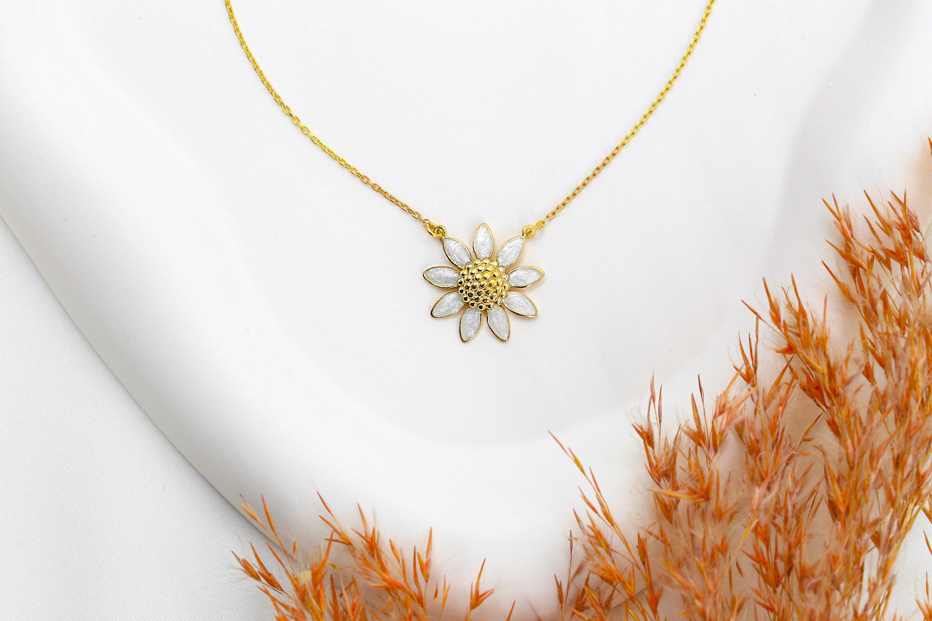 14K Gold Daisy Necklace,gold Flower Pendant,minimalist Gold Daisy ...