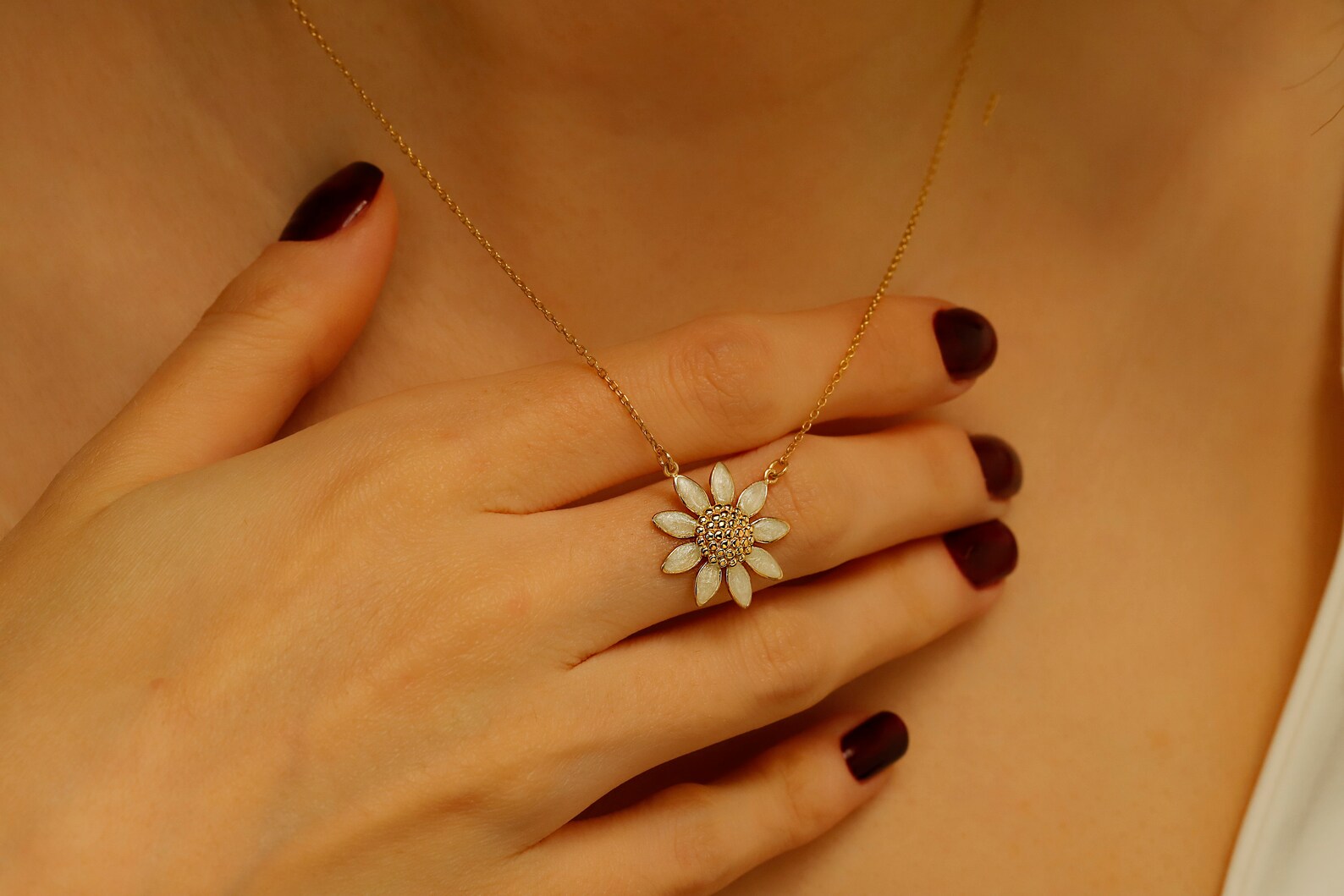 14K Gold Daisy Necklace,gold Flower Pendant,minimalist Gold Daisy ...