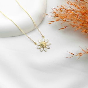 14K Gold Daisy Necklace,gold Flower Pendant,minimalist Gold Daisy ...
