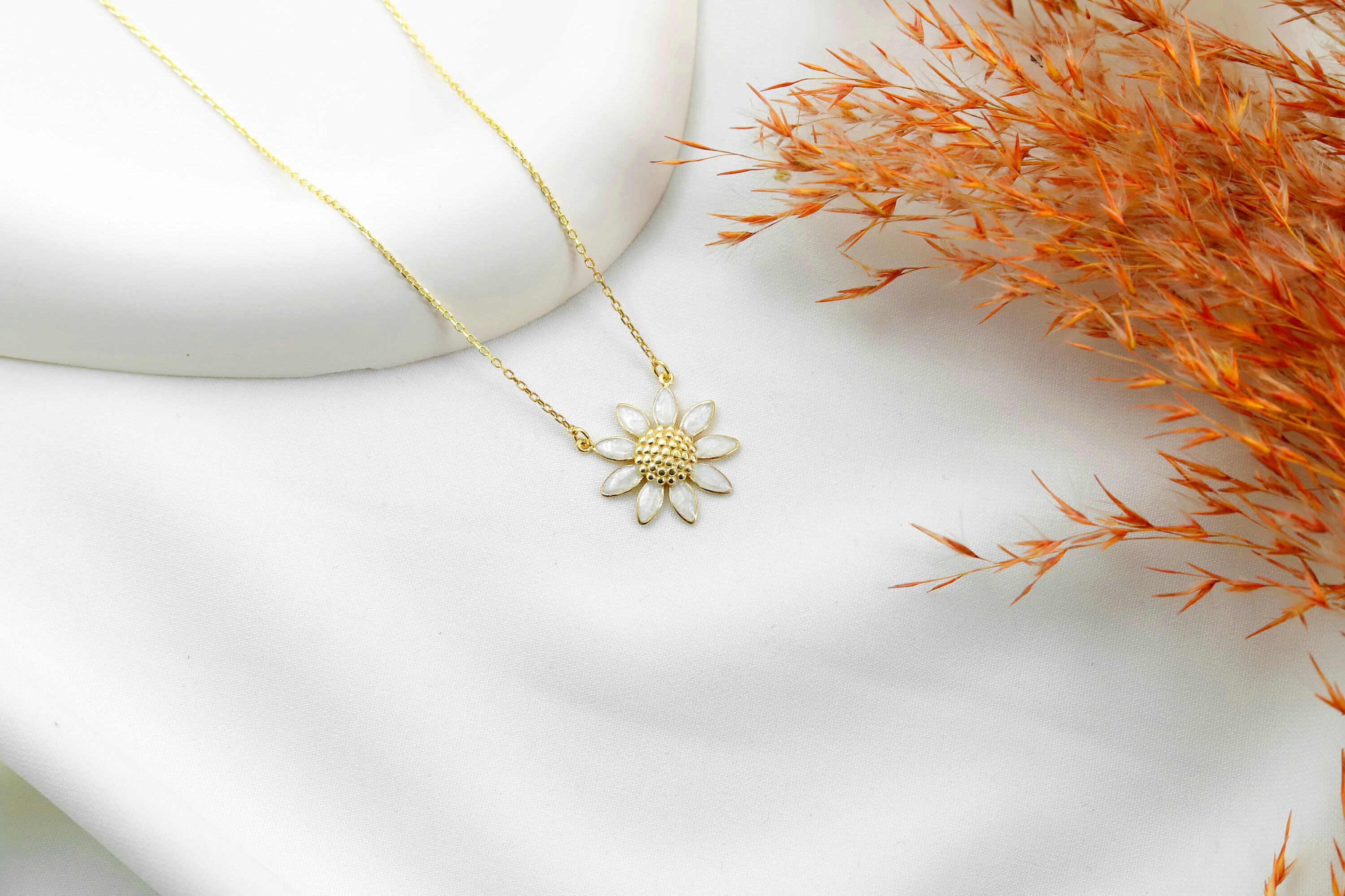 14K Gold Daisy Necklace,gold Flower Pendant,minimalist Gold Daisy ...
