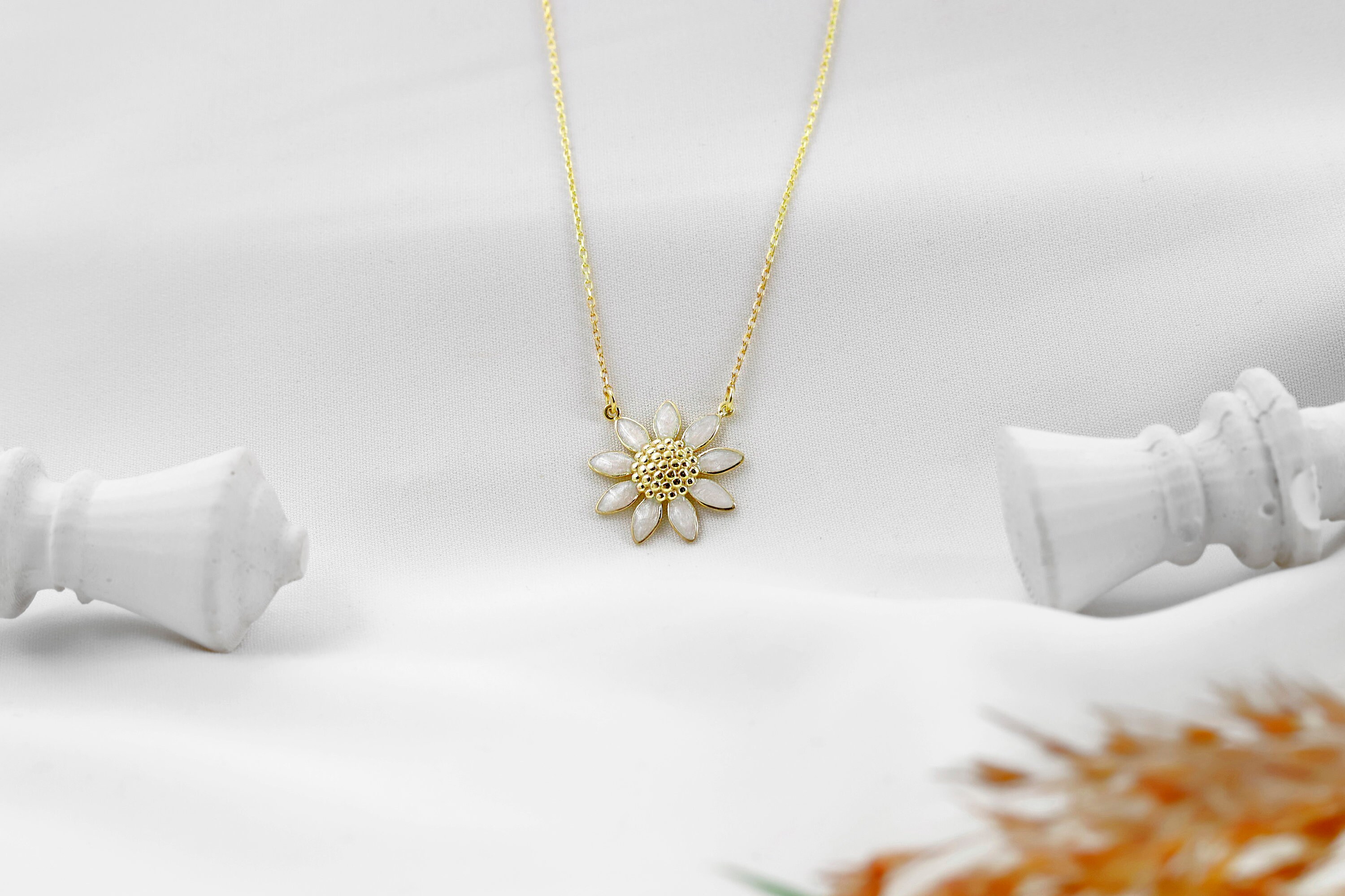 14K Gold Daisy Necklace,gold Flower Pendant,minimalist Gold Daisy ...