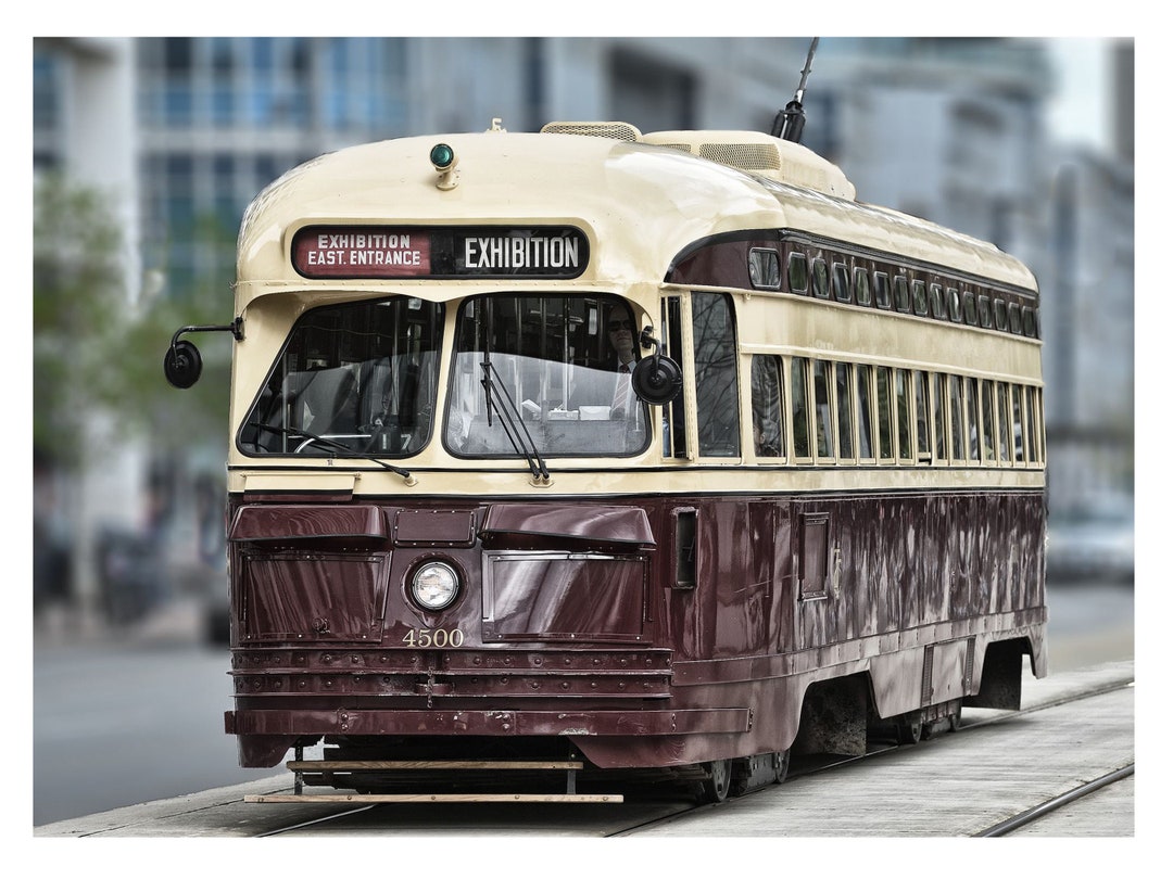 PCC Streetcar - Toronto Wall Art Photograph Canvas Print Framed Print ...