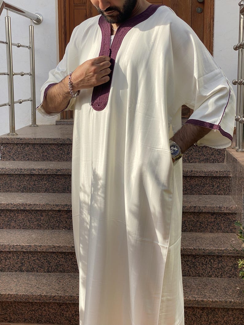 Elegant White Moroccan Kaftan for Men With Plum Embroidery Traditional ...