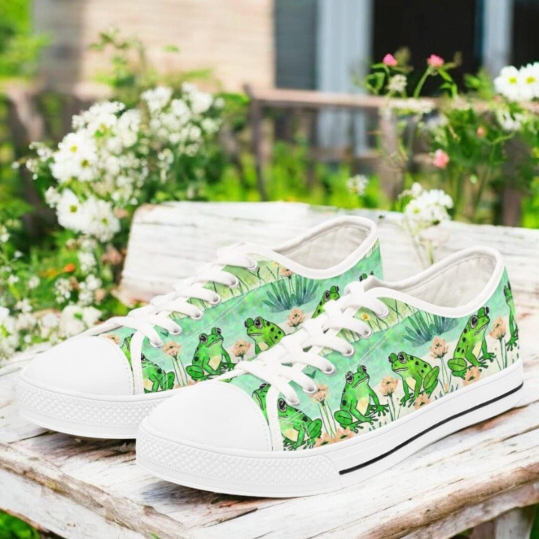 Bullfrog Art Low Top Sneakers, Frog Shoes Footwear, Amphibian Lover ...