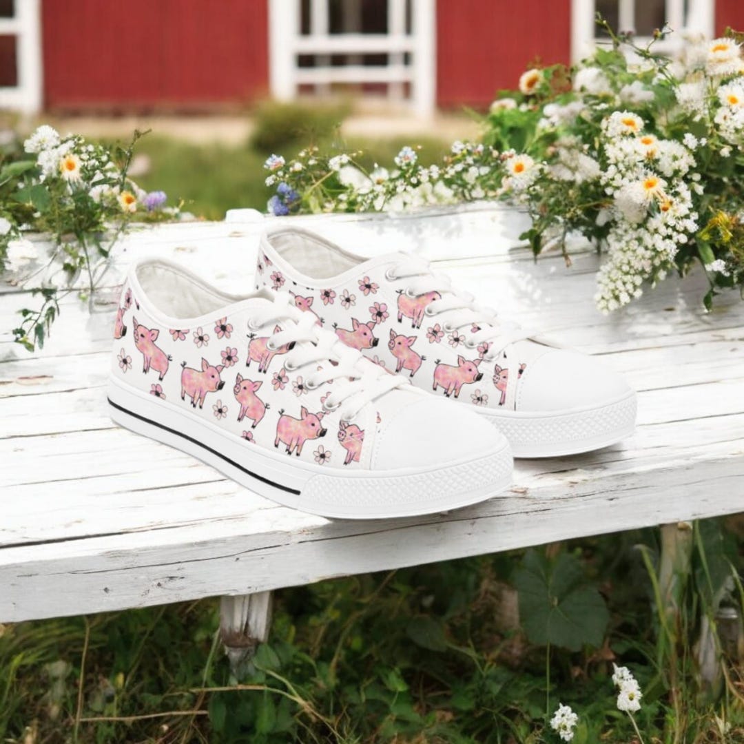 Artistic Pigs Woman's Cute Barnyard Animal Fun Laced Artful Low Top ...