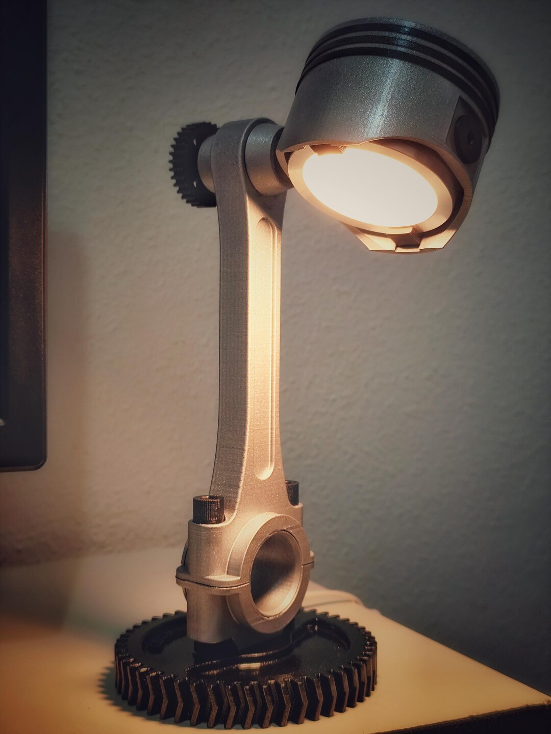 Engine Piston Lamp With LED Swivel Light Ideal for Car Enthusiasts, Sim ...