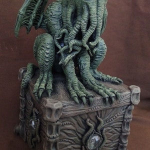 Figura De Cthulhu En Altar, Mini Caja Altar Del Dios Primigenio Cthulhu ...