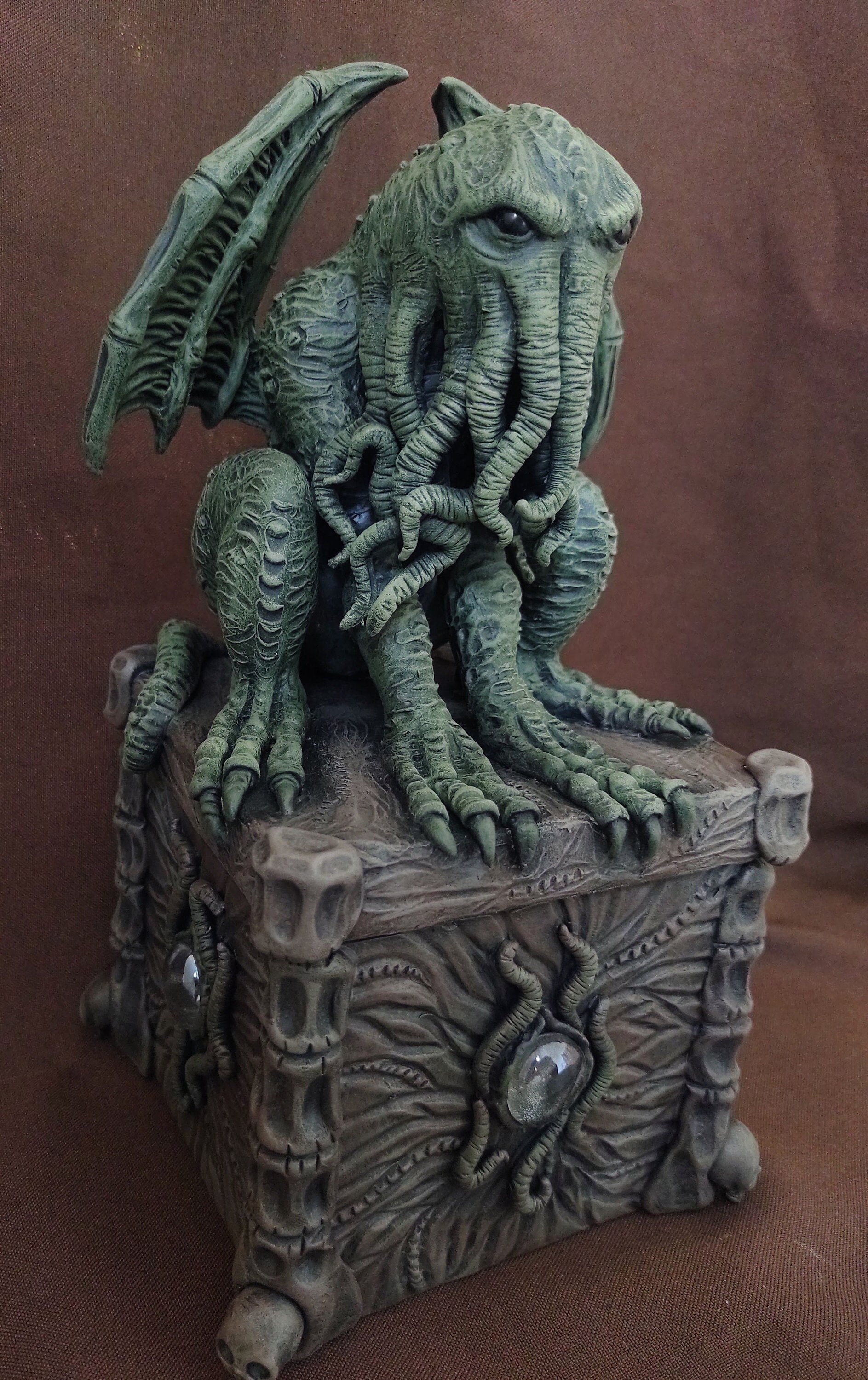Figura De Cthulhu En Altar, Mini Caja Altar Del Dios Primigenio Cthulhu ...