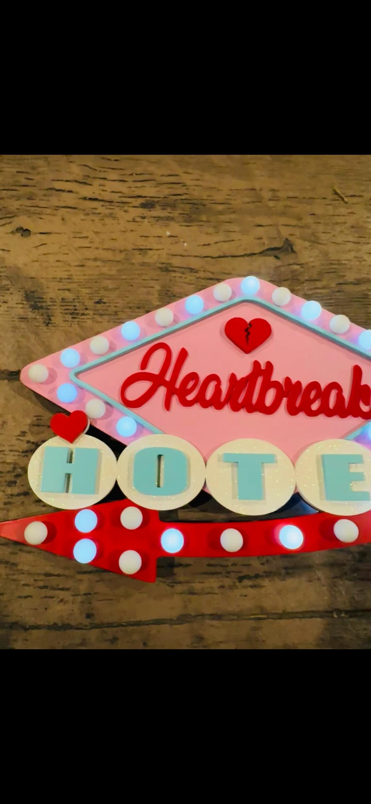 Heartbreak Hotel Valentine’s Day Marquee Sign | Retro Lighted Valentine ...