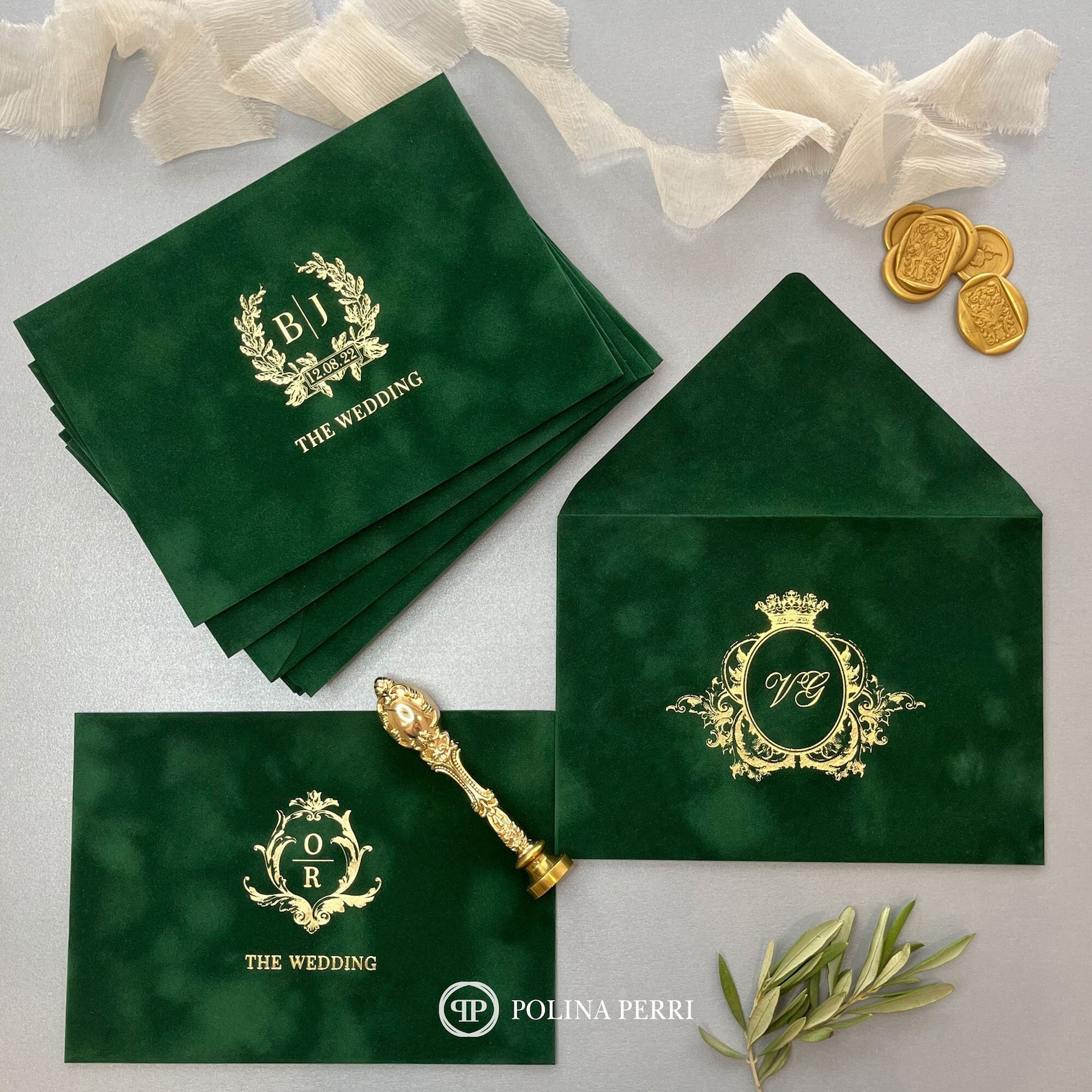 Green Velvet Envelopes With Monogram / A7 (13.5 X 19 Cm) / Gold Foil ...