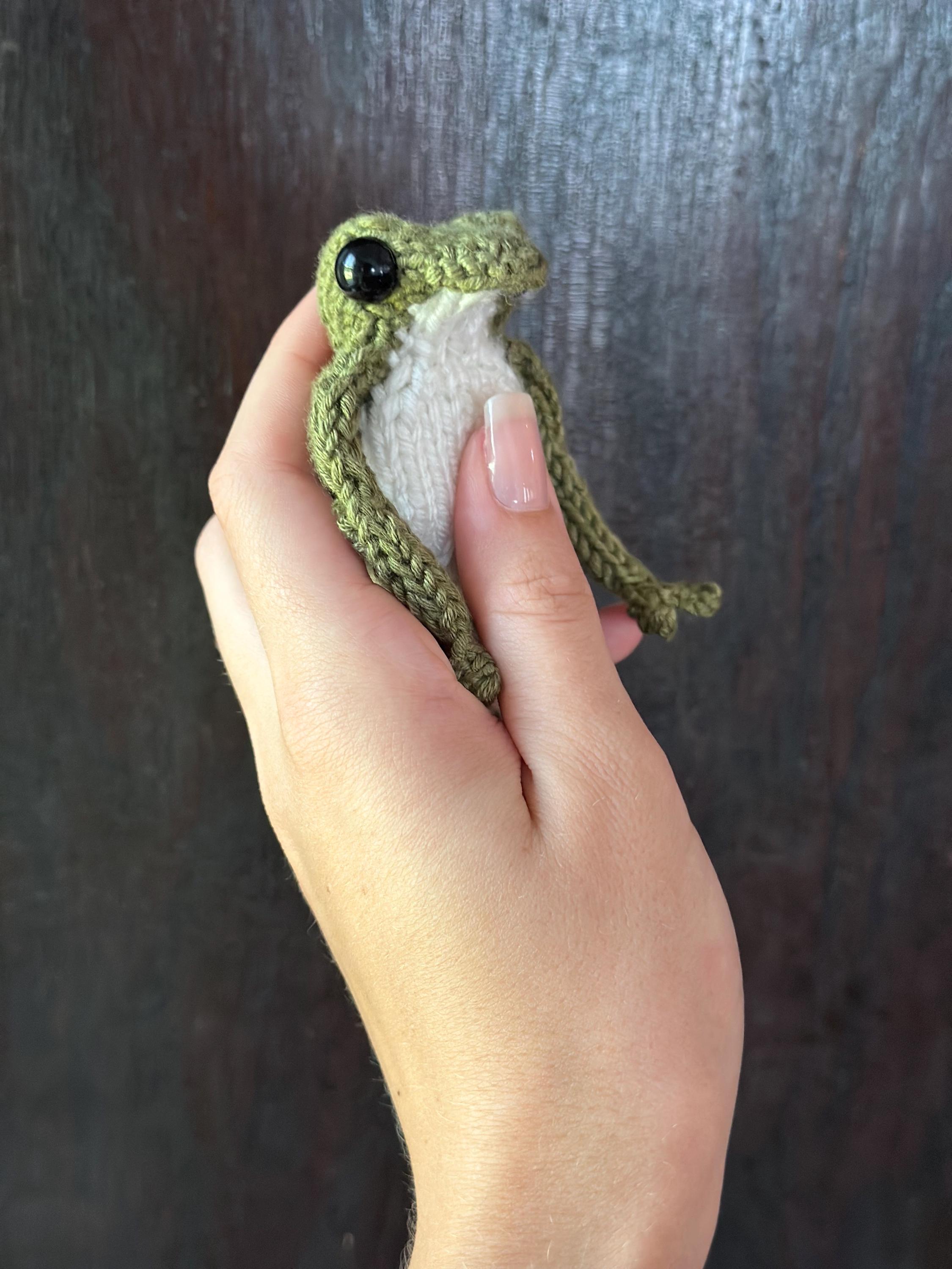 Olive the Knitted Frog - Etsy