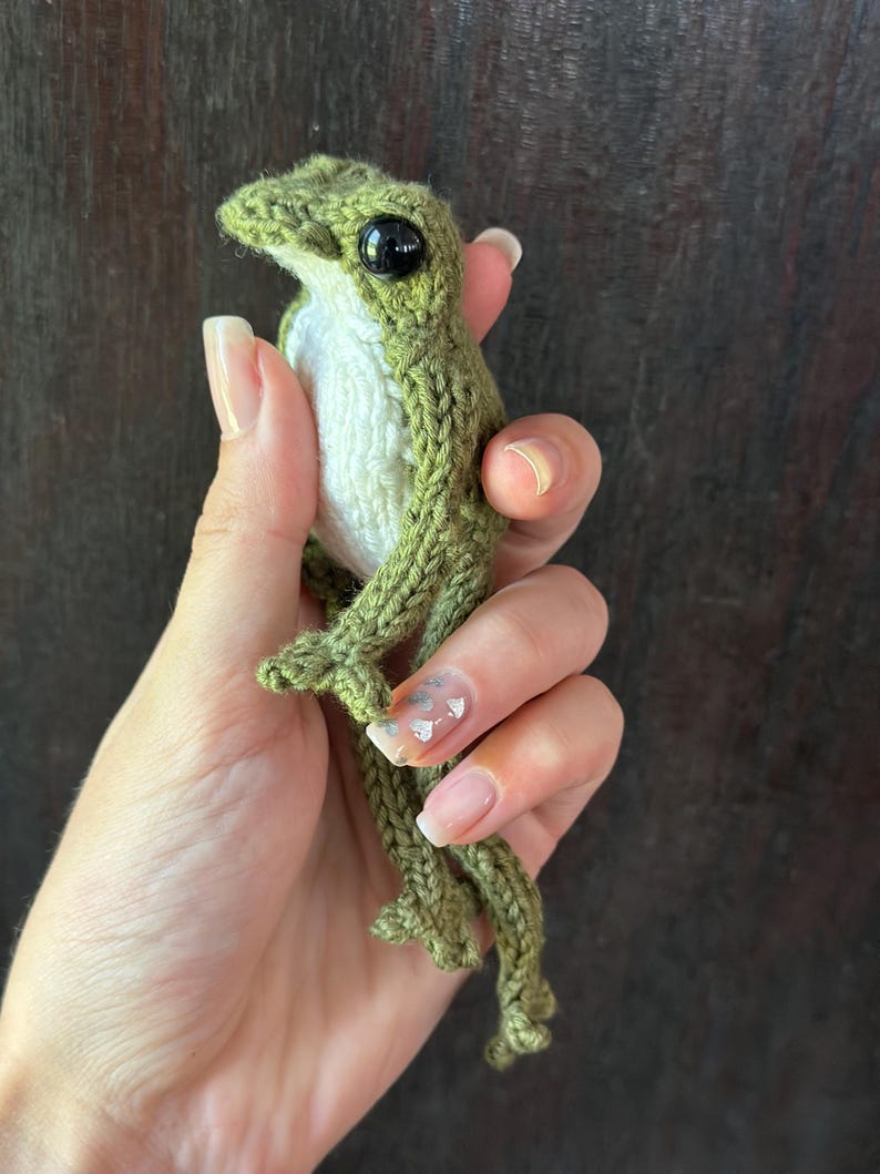 Olive the Knitted Frog - Etsy