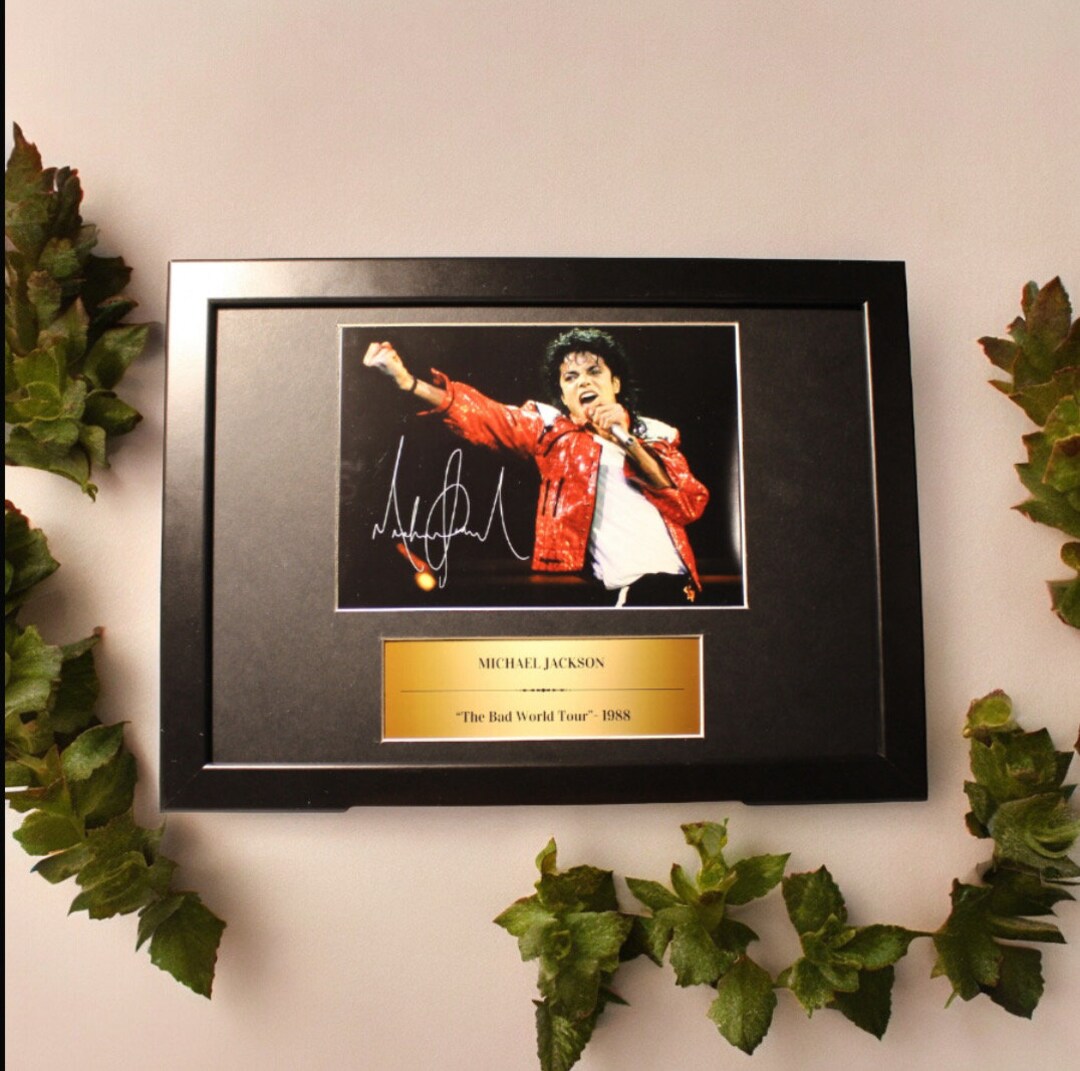 MICHAEL JACKSON AUTOGRAPH in Black Wooden Frame A4 / Elegant Display ...