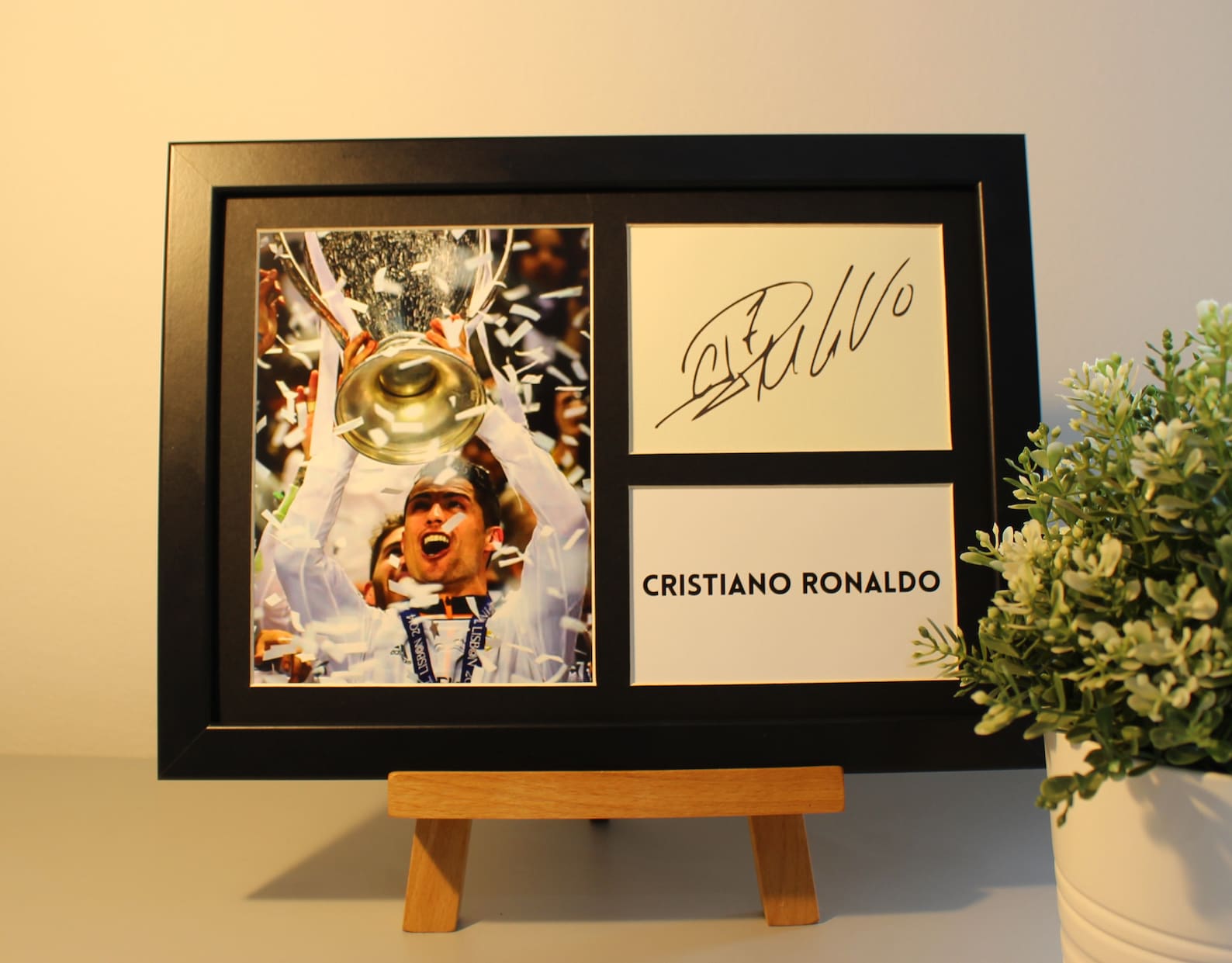 CRISTIANO RONALDO AUTOGRAPH Framed A4 / Signed Display- Memorabilia ...